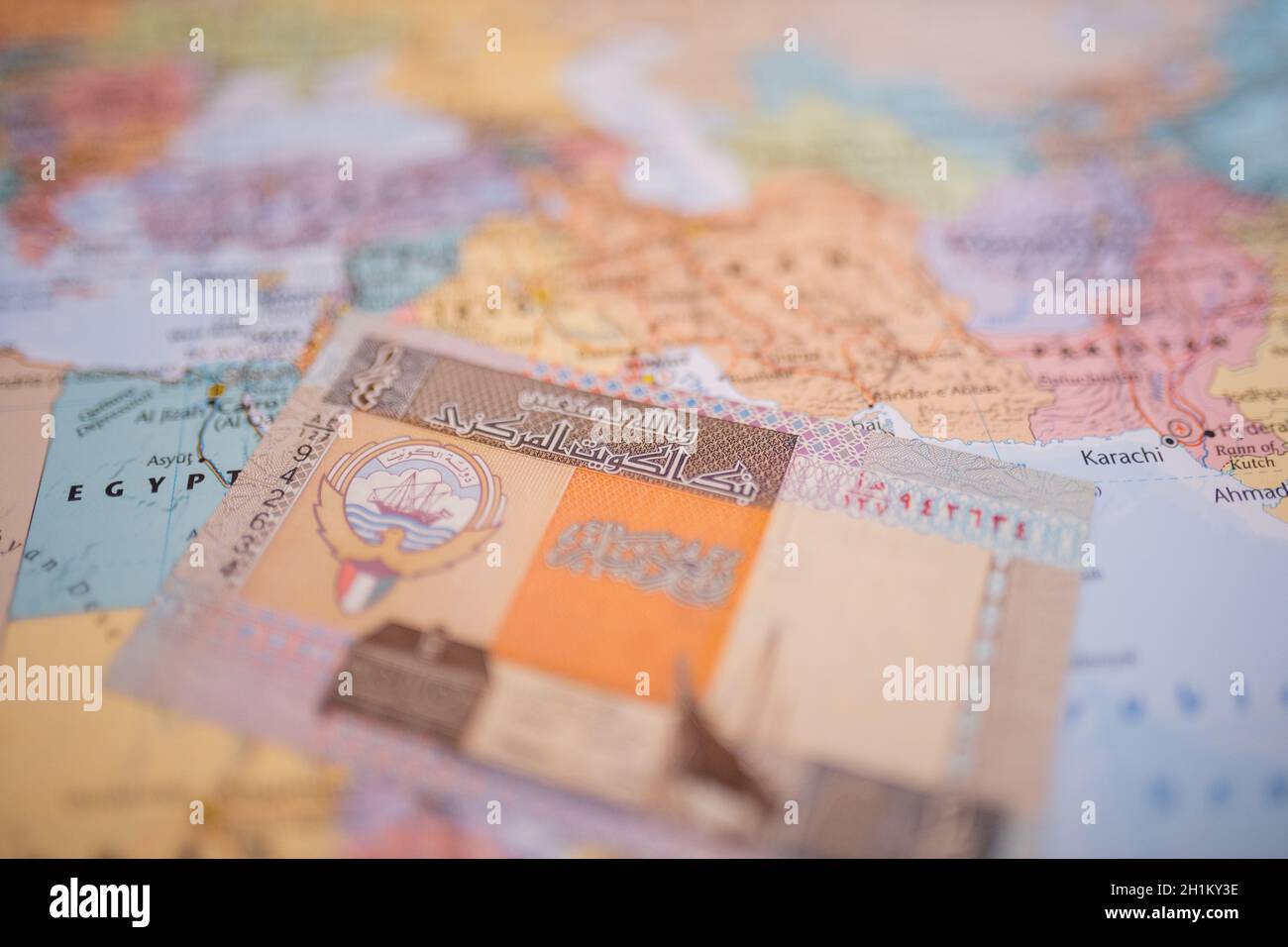 Kuwaiti Quarter Dinar banknote -with the words Bank of Kuwait and the ...