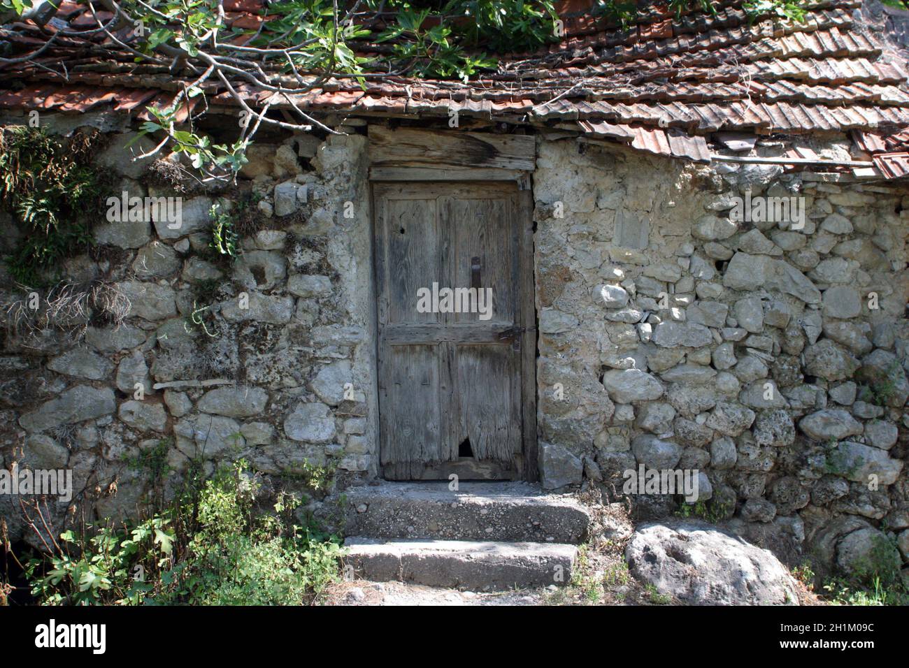 Old stone house Stock Photo - Alamy