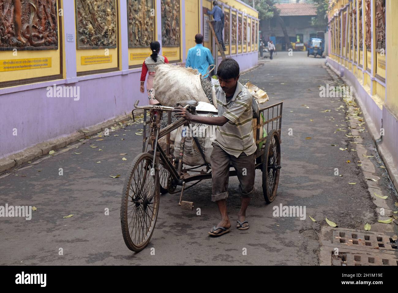 Human pulled rickshaw hi-res stock photography and images - Alamy