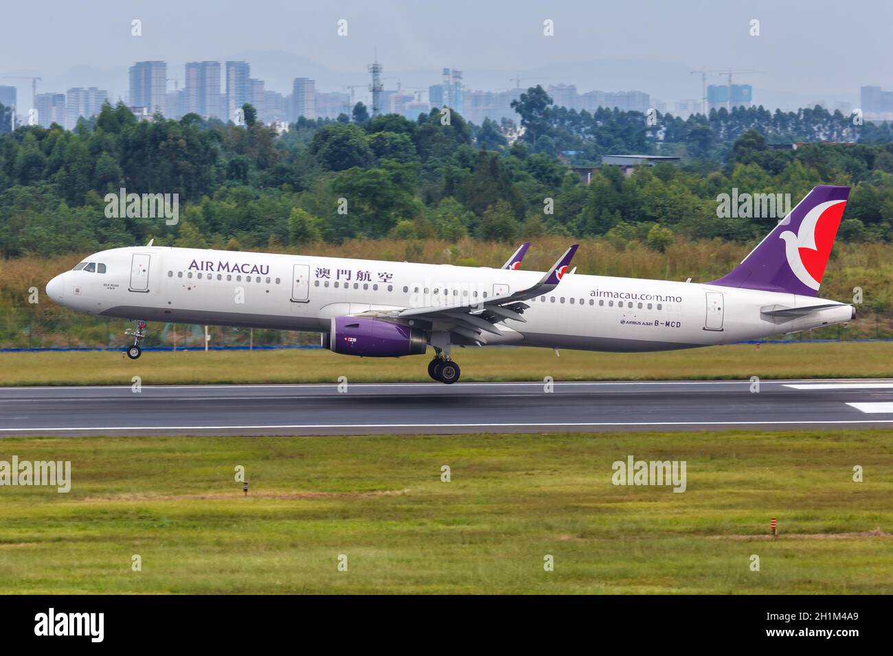 Air macau aircraft hi-res stock photography and images - Alamy