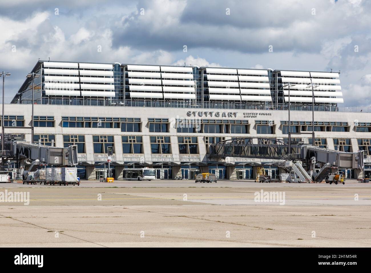 Airport stuttgart passengers hi-res stock photography and images - Alamy
