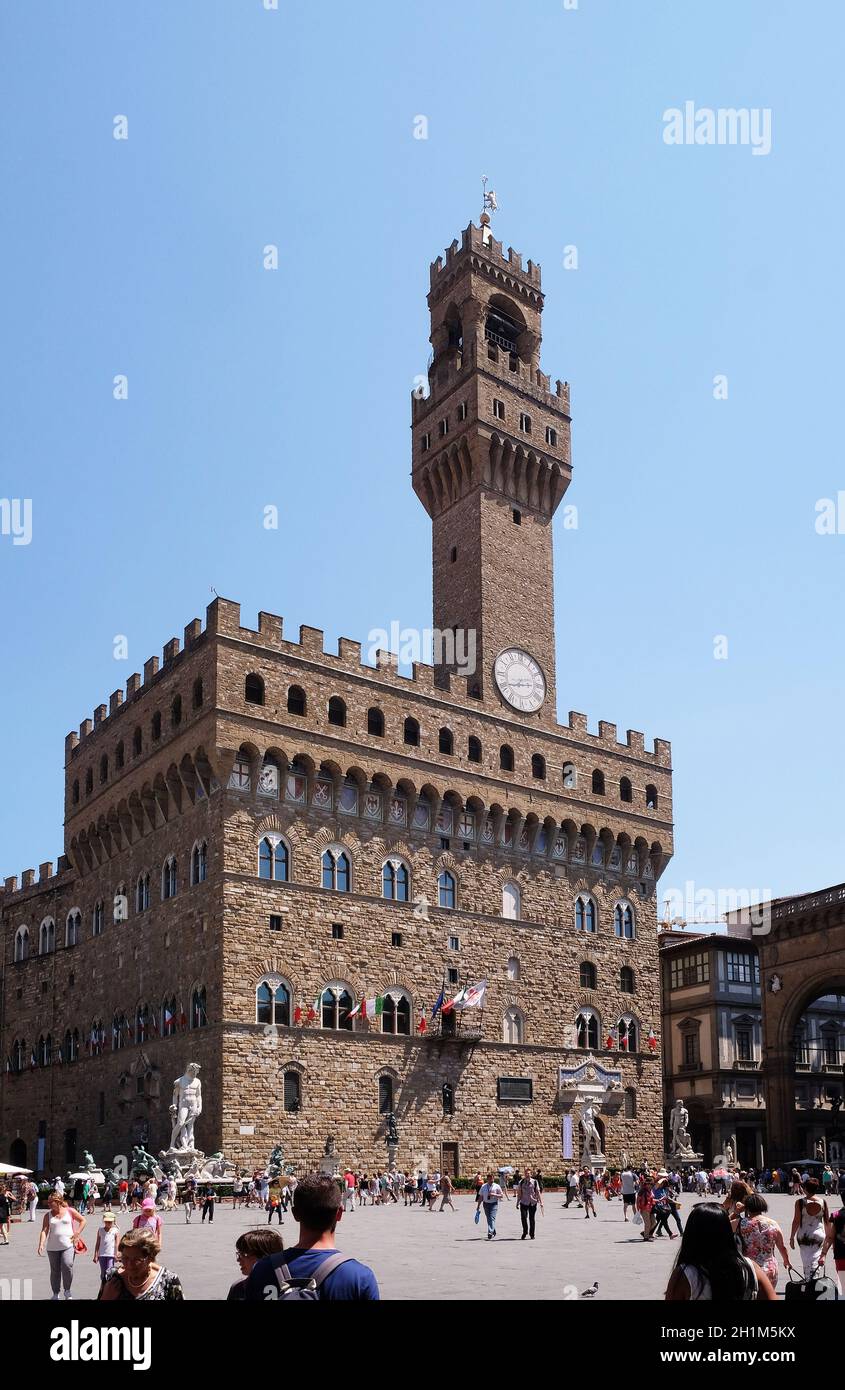 Romanesque fortress hi-res stock photography and images - Alamy