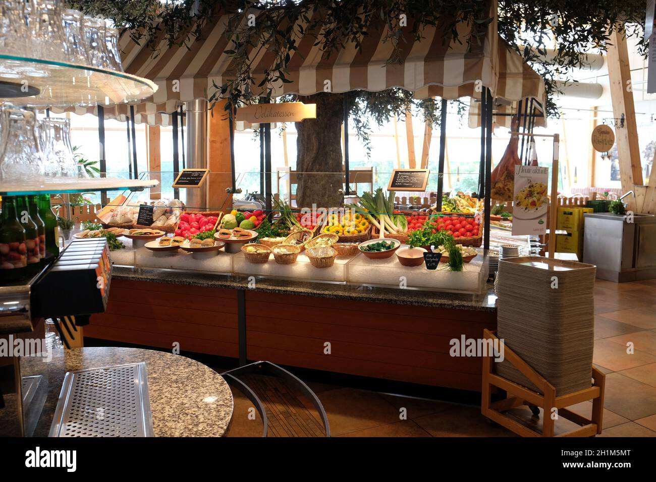 Hot fast food self service counter hi-res stock photography and images ...