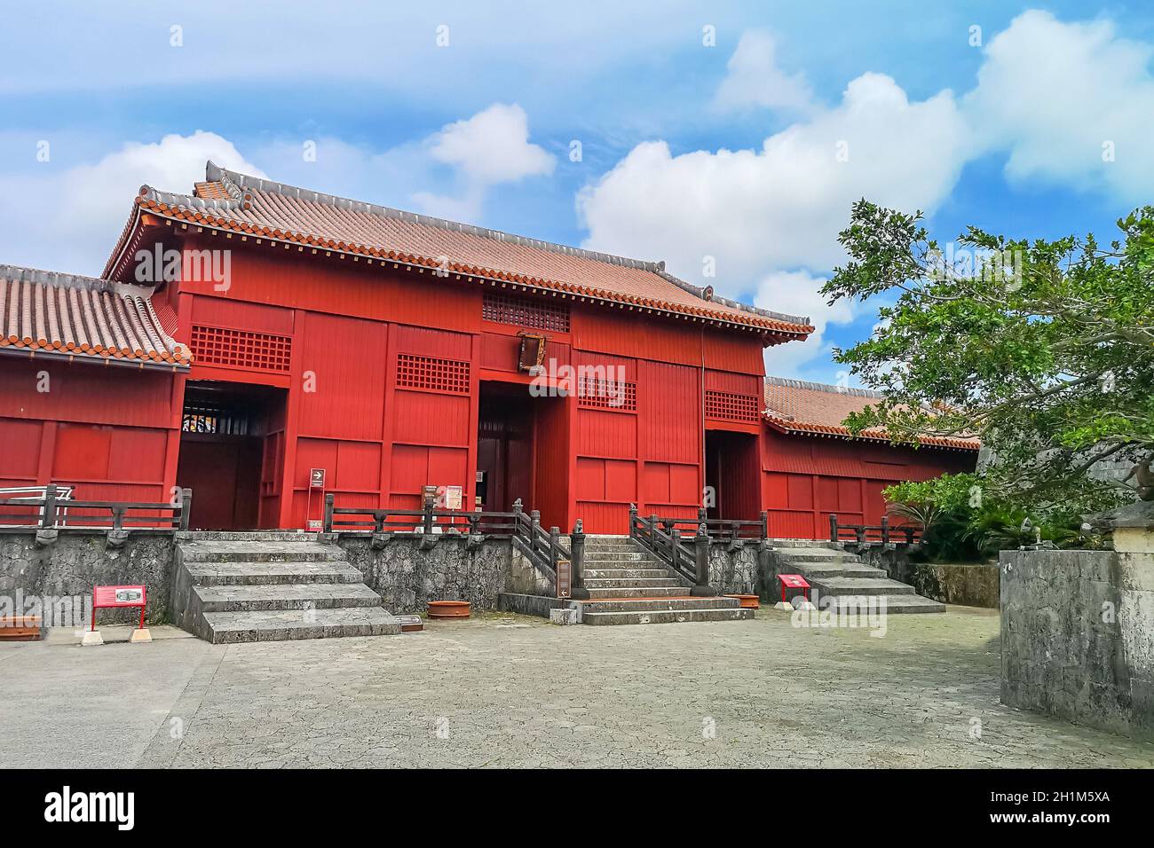 Main entrance gate of Shuri (Shurijo) Castle in Okinawa Stock Photo - Alamy