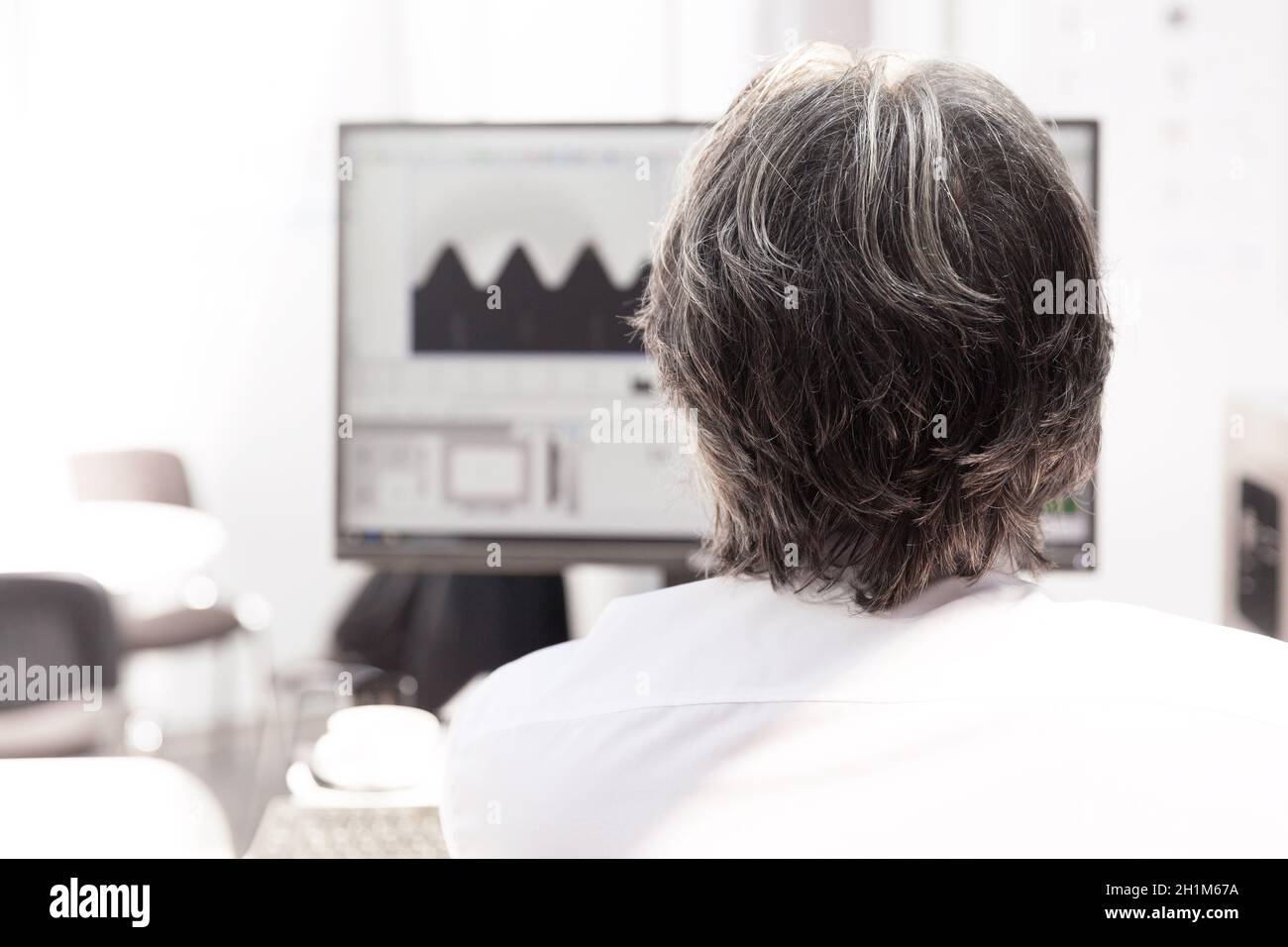 Engineer looking pc screen hi-res stock photography and images - Alamy