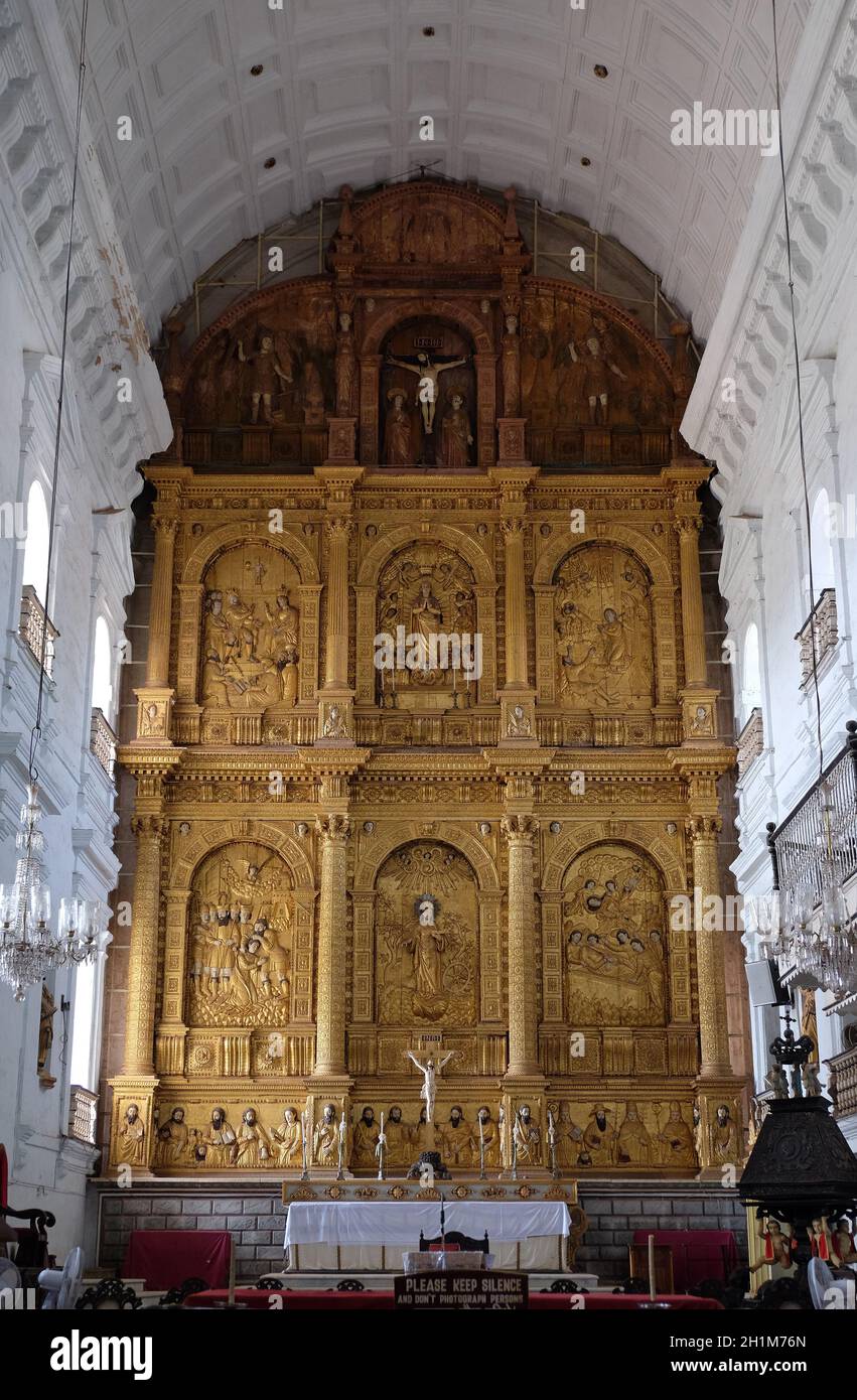 Main altar in the Se Cathedral dedicated to Catherine of Alexandria ...