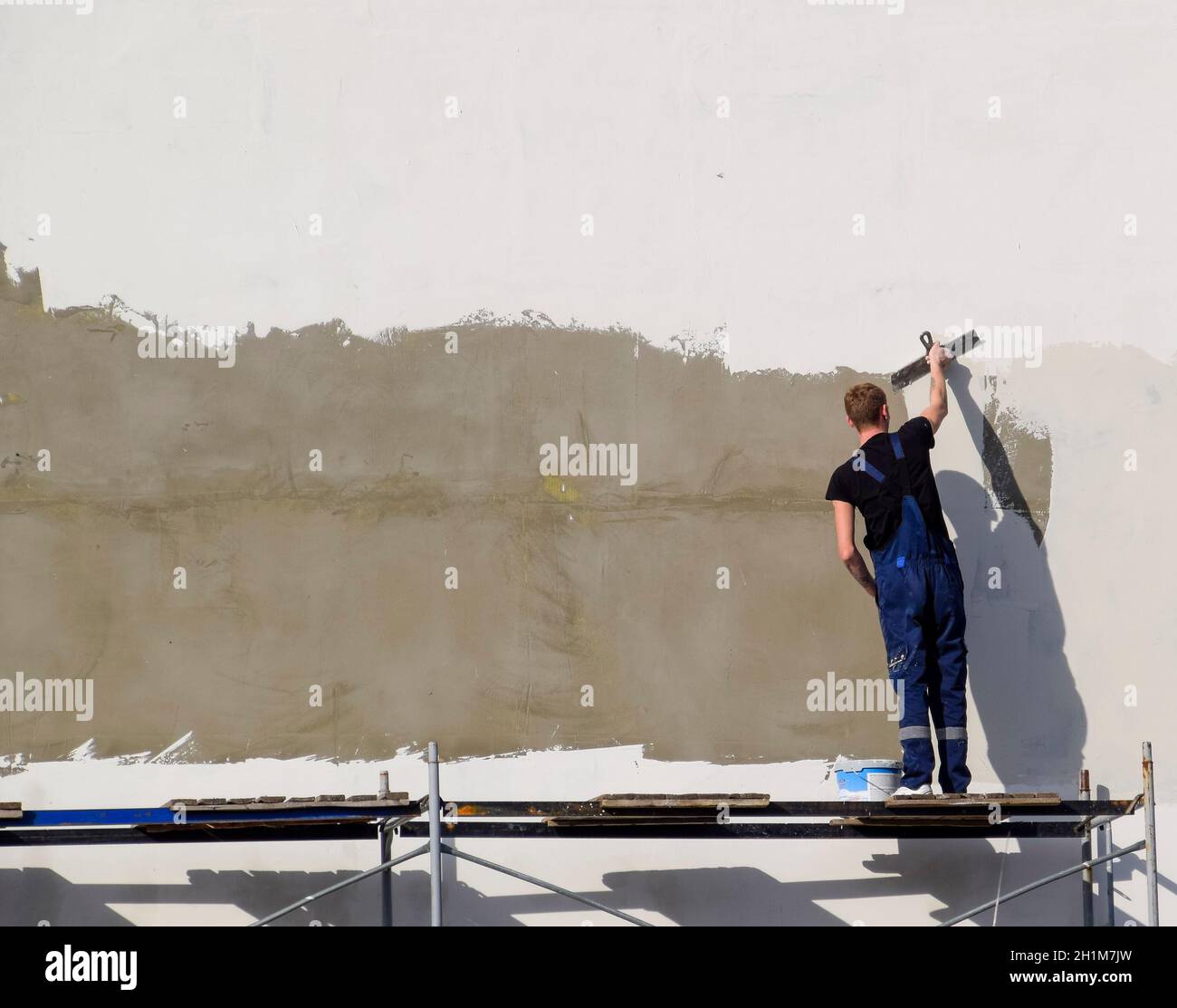 Work on scaffolding hi-res stock photography and images - Alamy