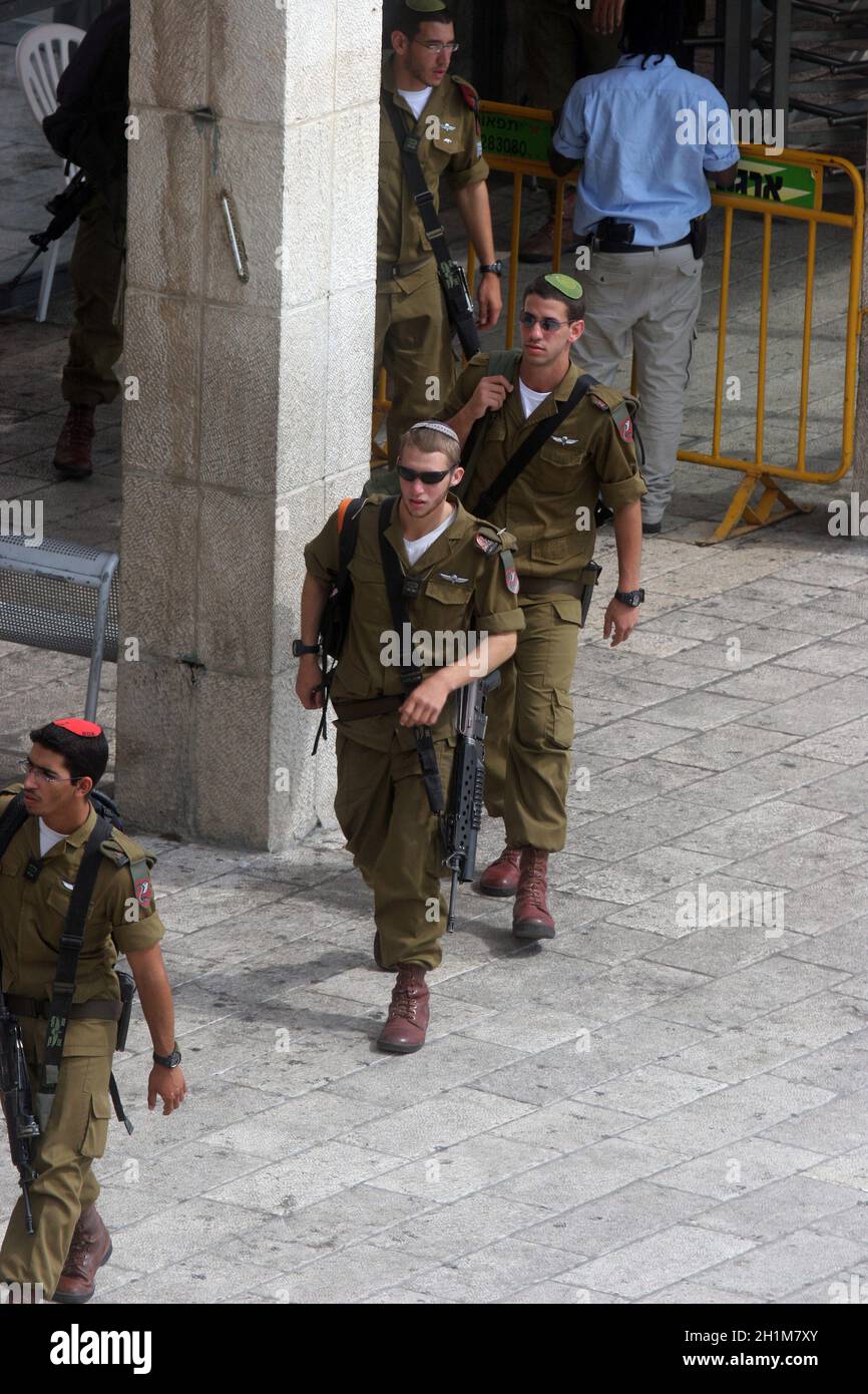 Members of the Israeli Border Police in the Old City in Jerusalem ...