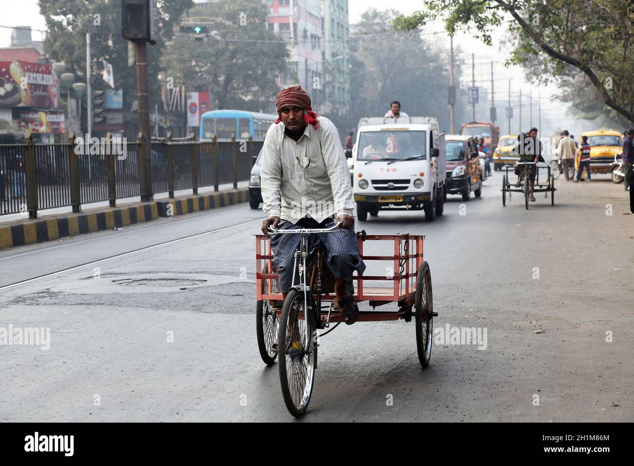 Rickshaw driver working in Kolkata, India Stock Photo - Alamy