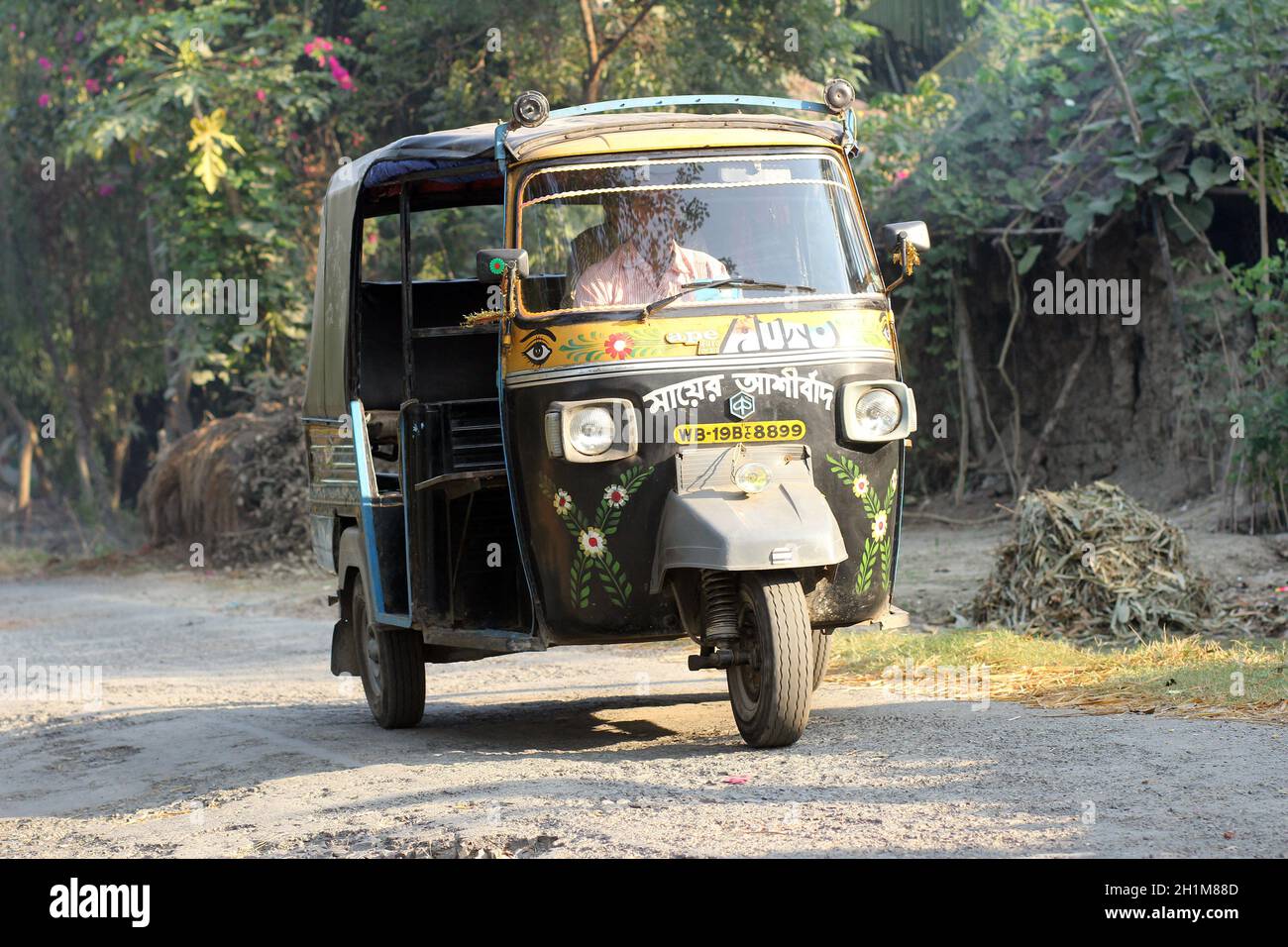 Rickshaw taxis hi-res stock photography and images - Alamy
