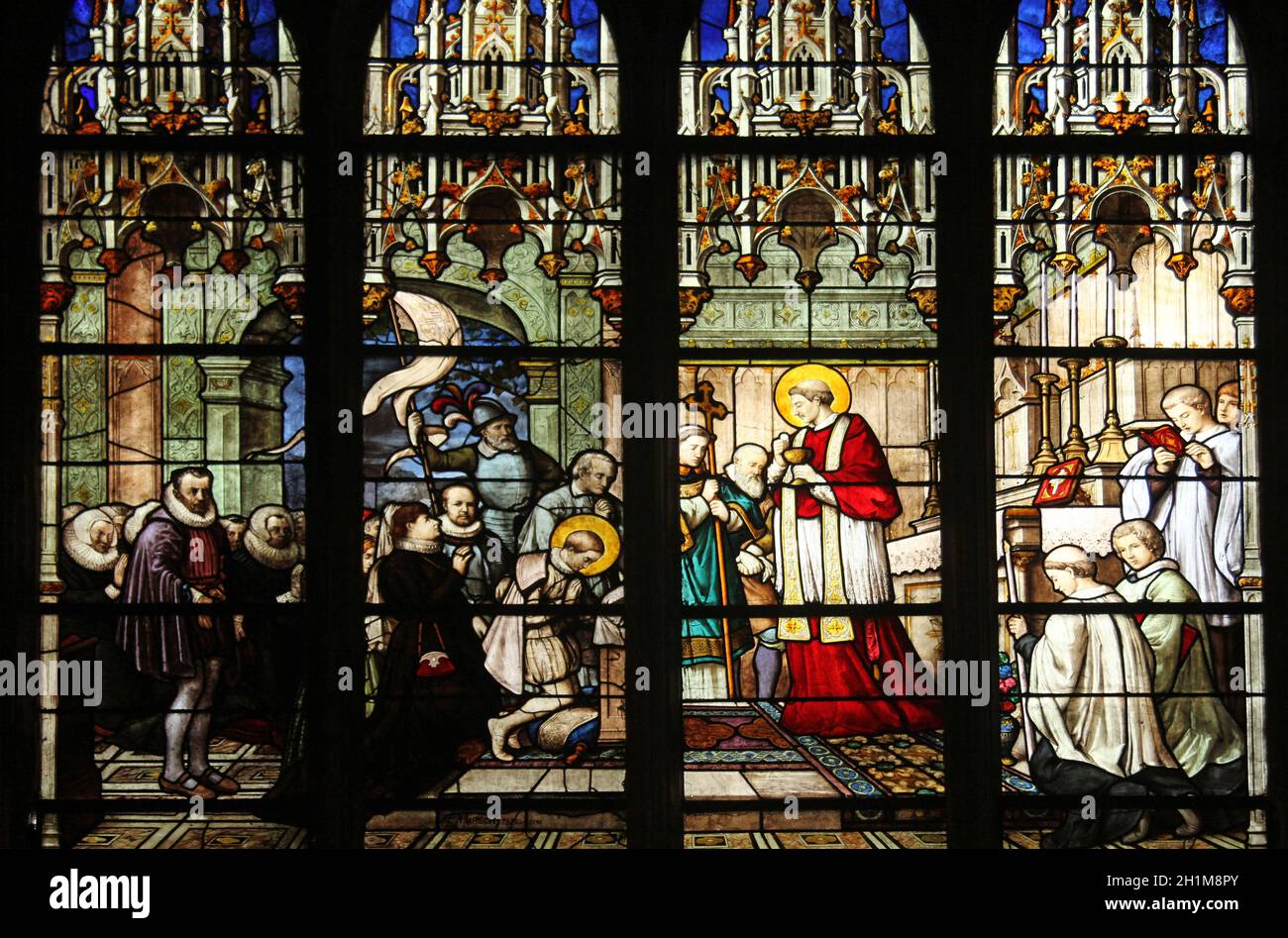 Receiving communion catholic hi-res stock photography and images - Alamy