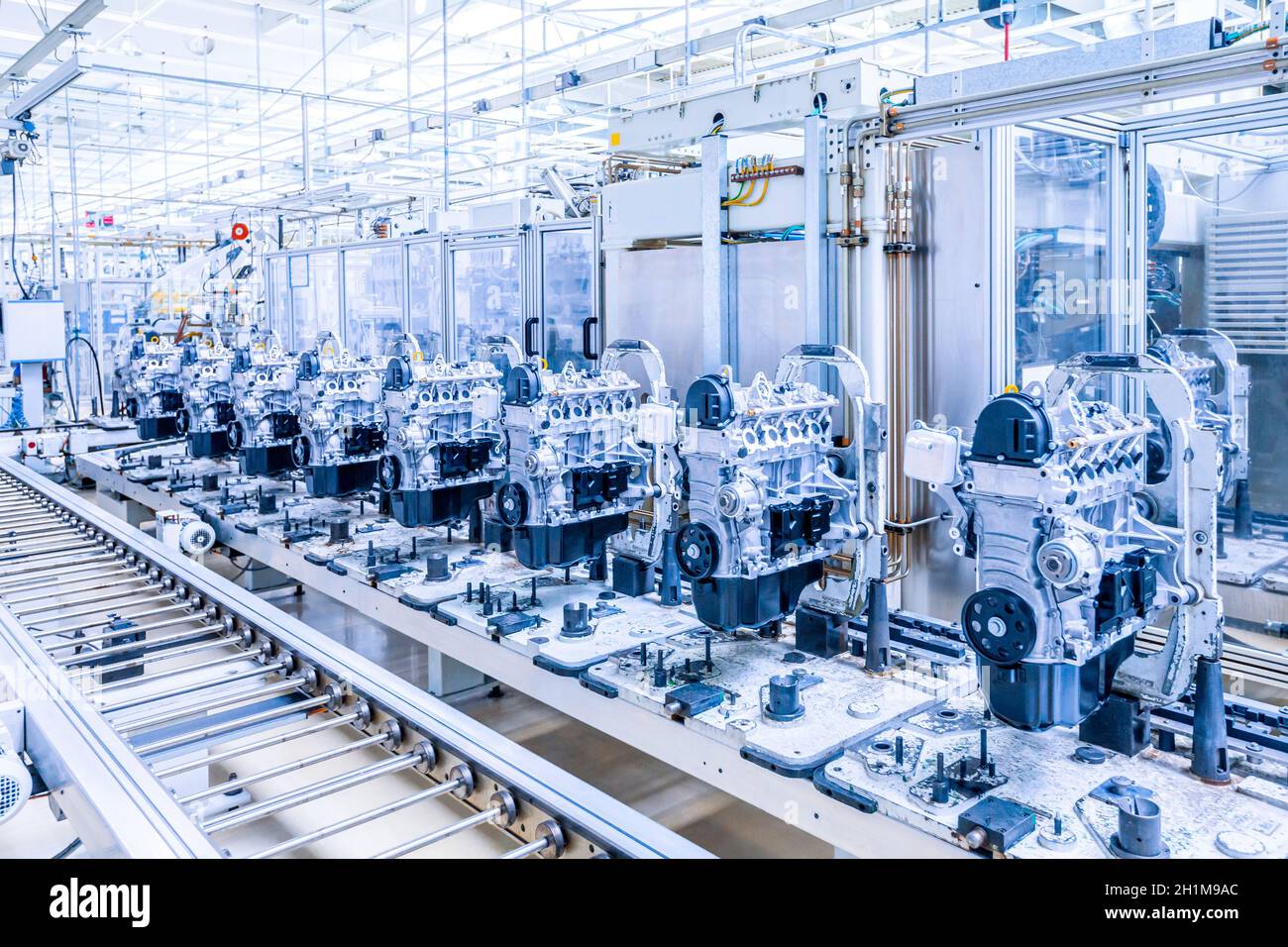 manufacturing of car engine at car plant Stock Photo - Alamy