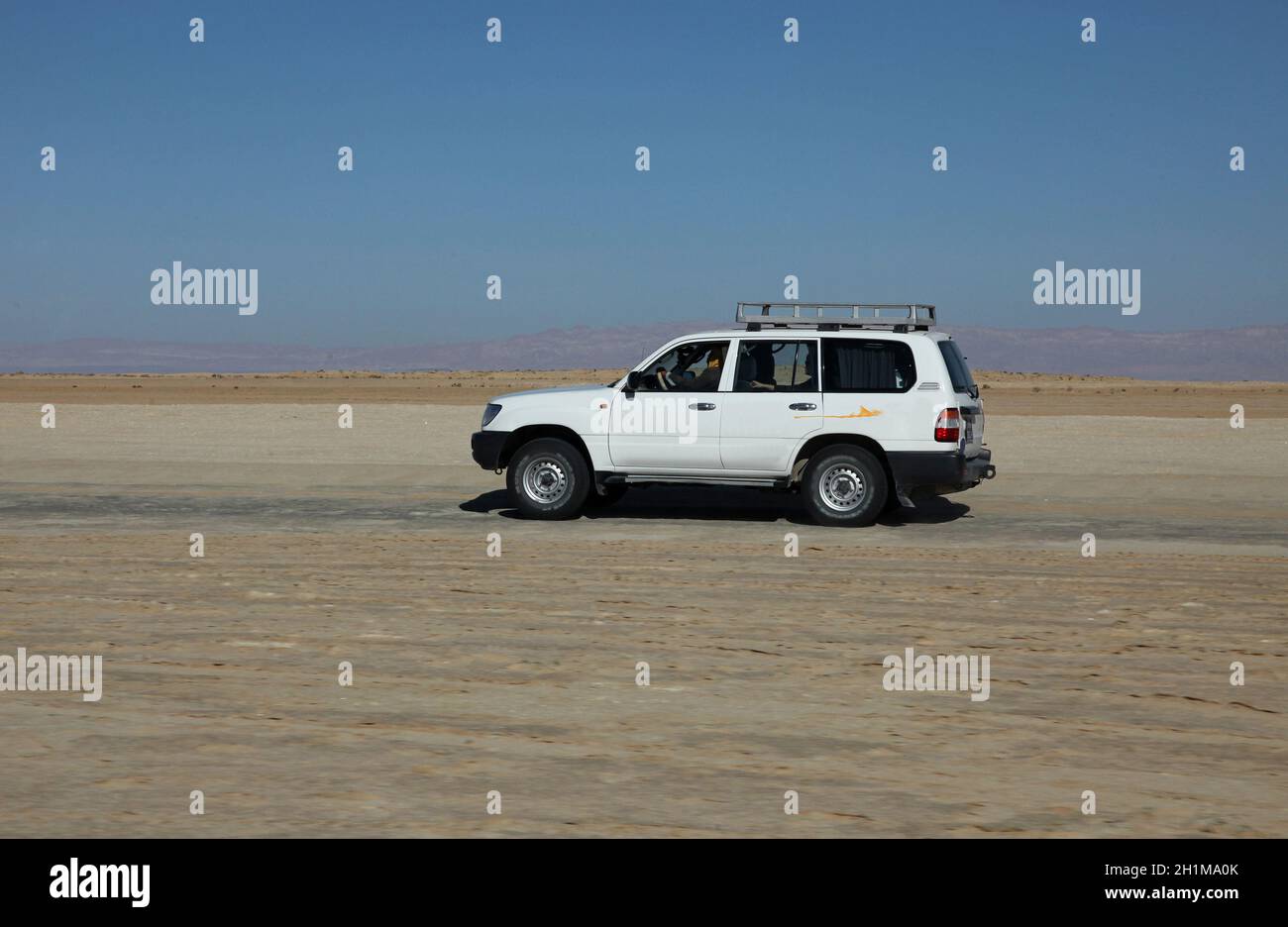 4x4 desert tunisia hi-res stock photography and images - Alamy