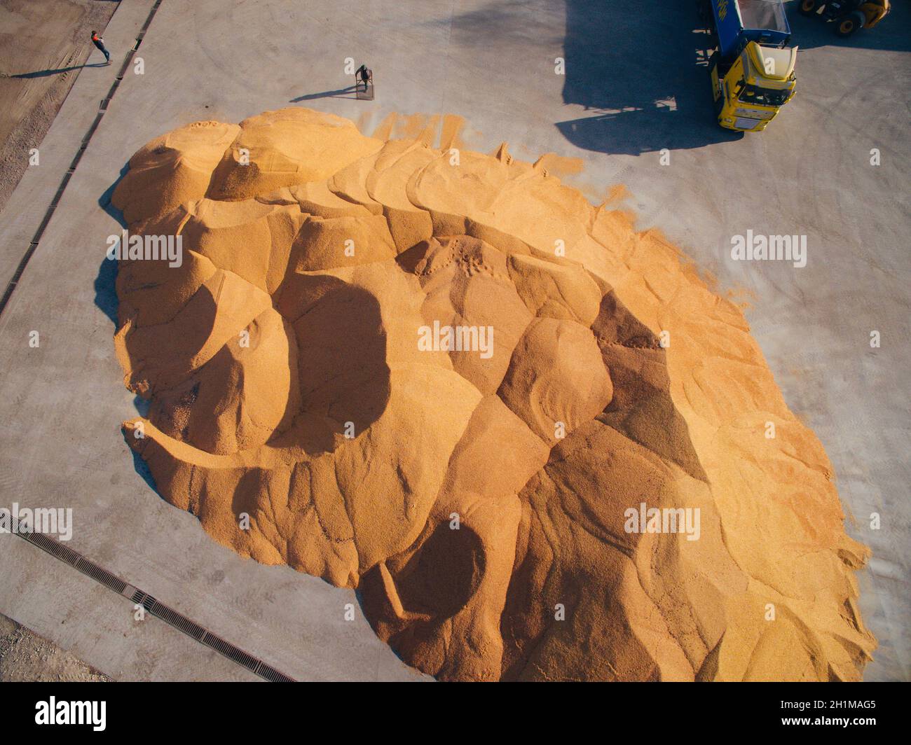 Grain warehouse hi-res stock photography and images - Alamy