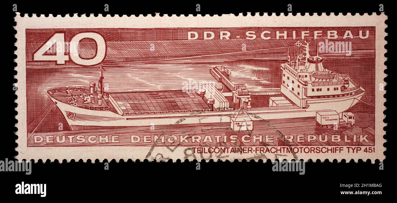 Container embarkation hi-res stock photography and images - Alamy