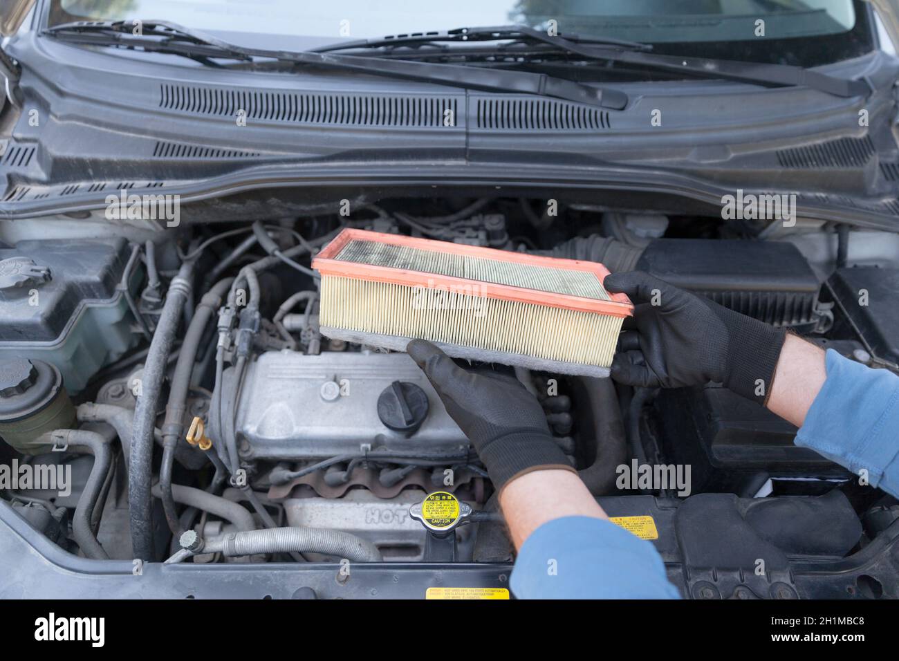 Car engine air filter hi-res stock photography and images - Alamy