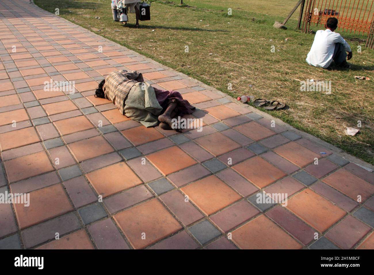 Homeless people sleeping on the footpath of Kolkata, India Stock Photo ...