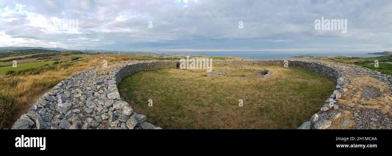 Iron age circular hill fort hi-res stock photography and images - Alamy