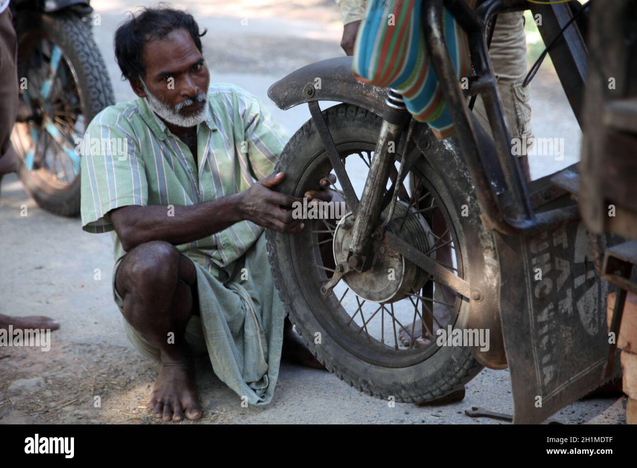 Indian cycle repair hi-res stock photography and images - Alamy
