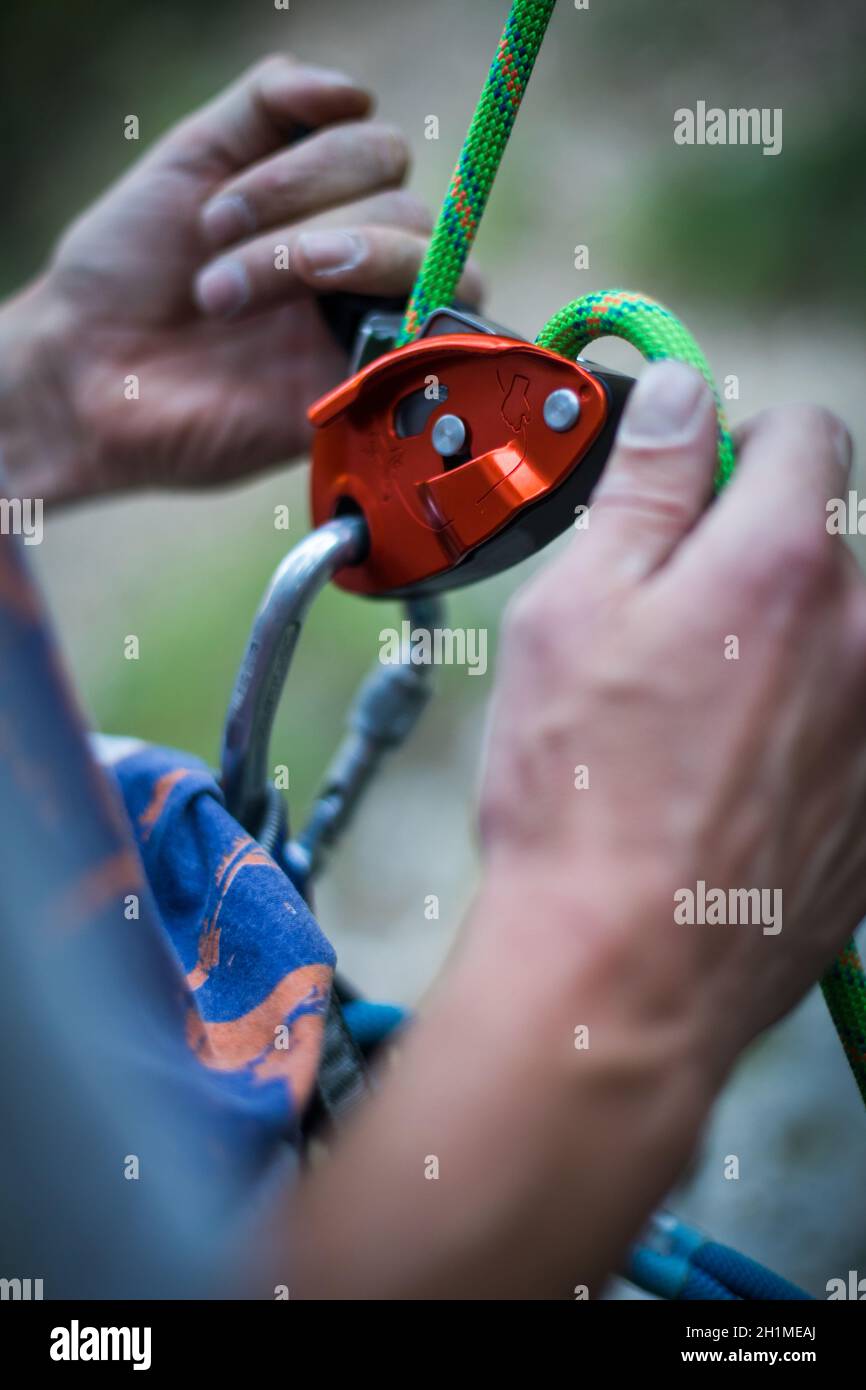 Rope descent system hi-res stock photography and images - Alamy