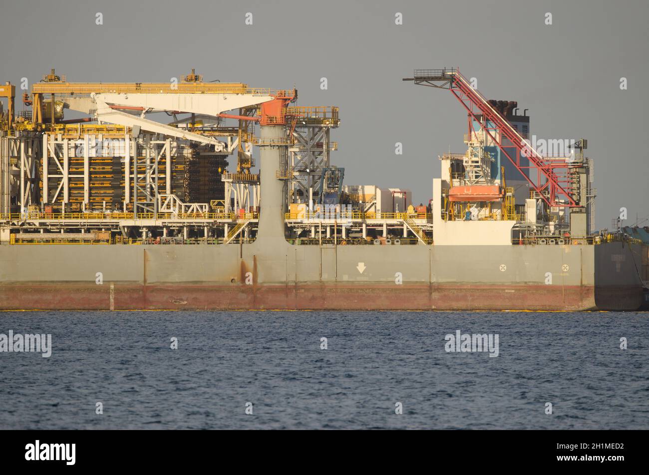 Oil drilling ship hi-res stock photography and images - Alamy
