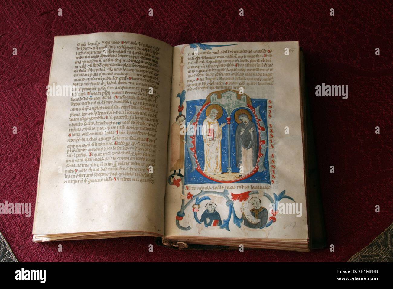Old Holy Bible book Stock Photo - Alamy