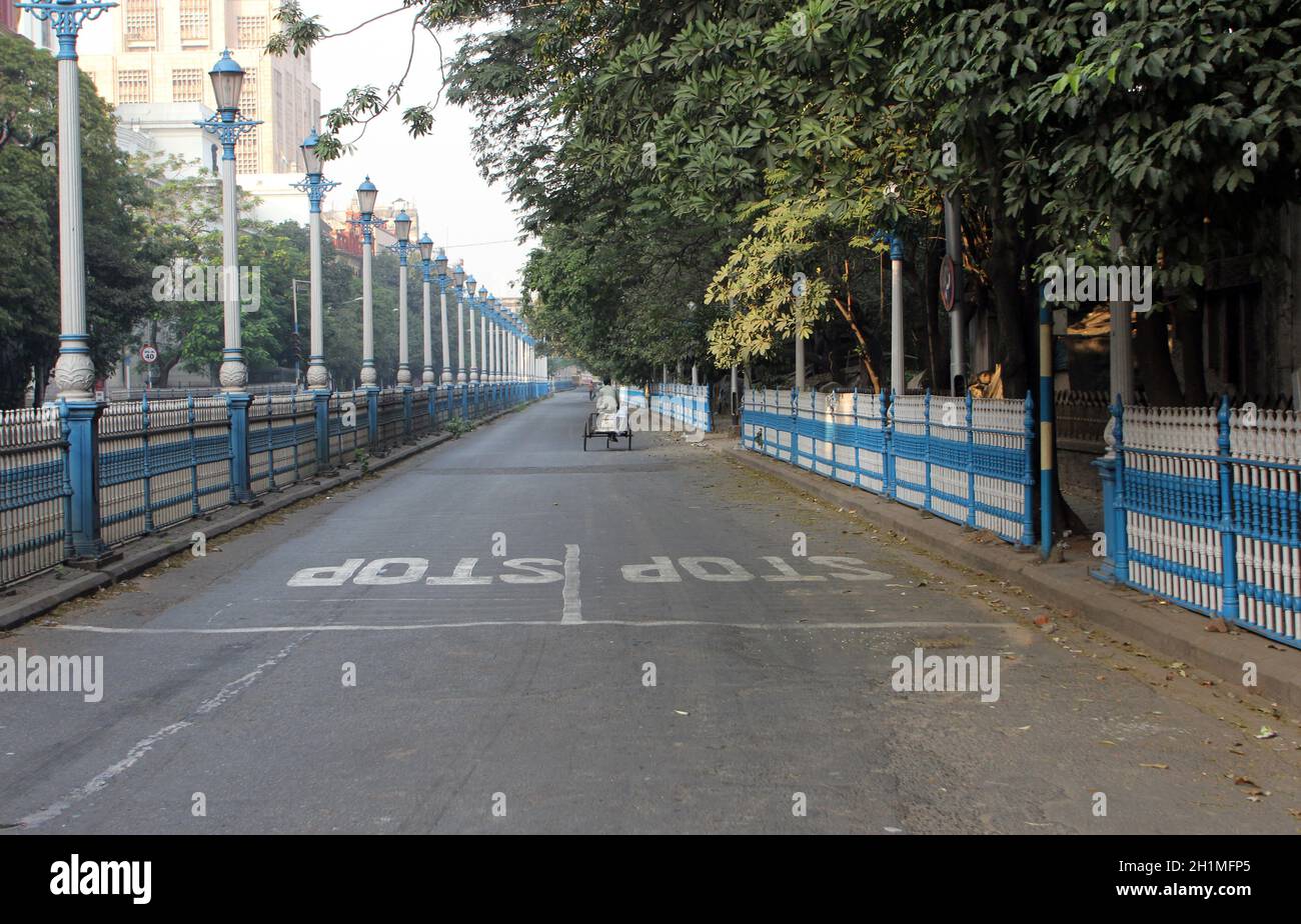 Empty street in kolkata west hi-res stock photography and images - Alamy