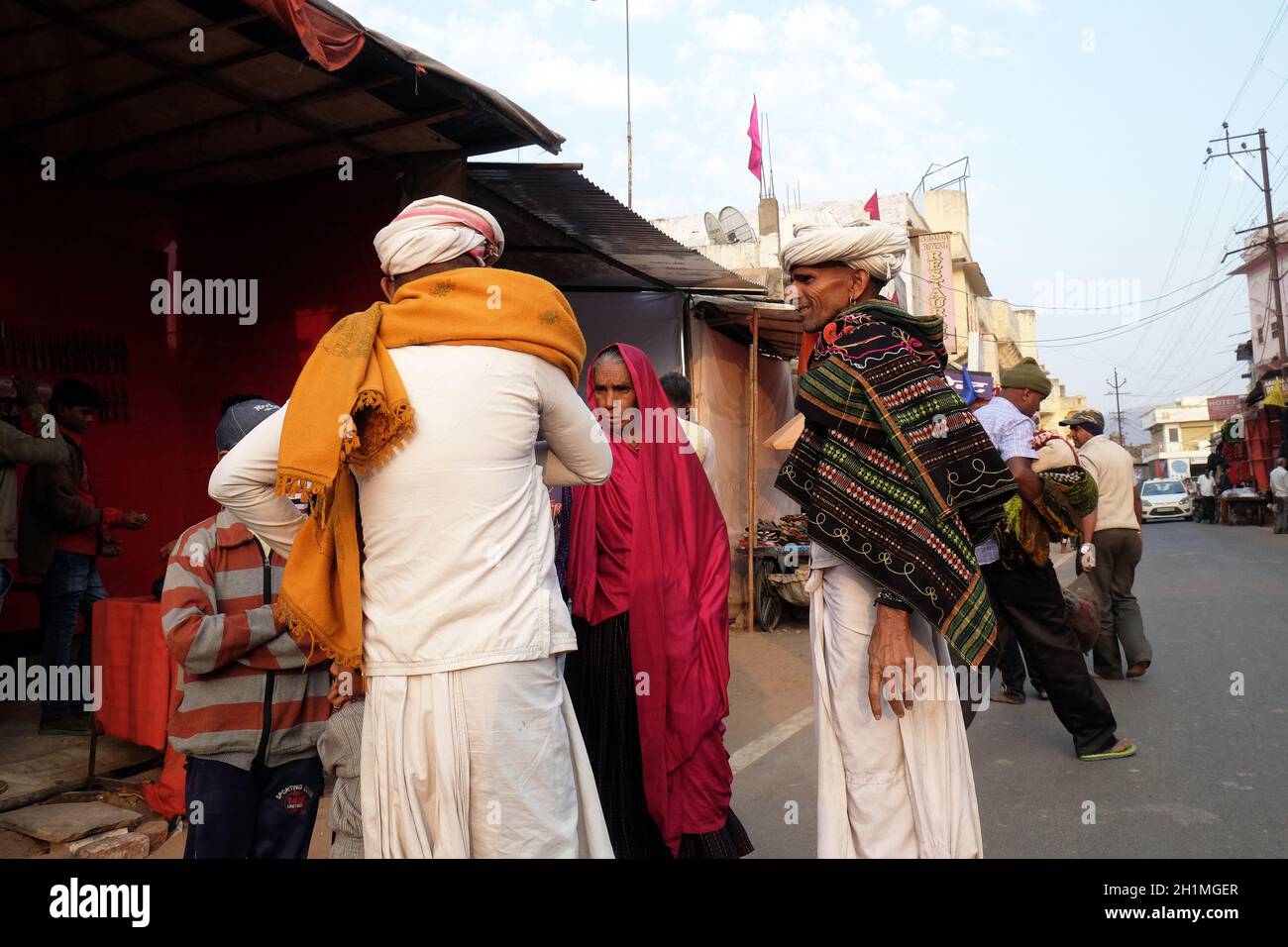 Indian muslim men wearing traditional hi-res stock photography and images - Alamy