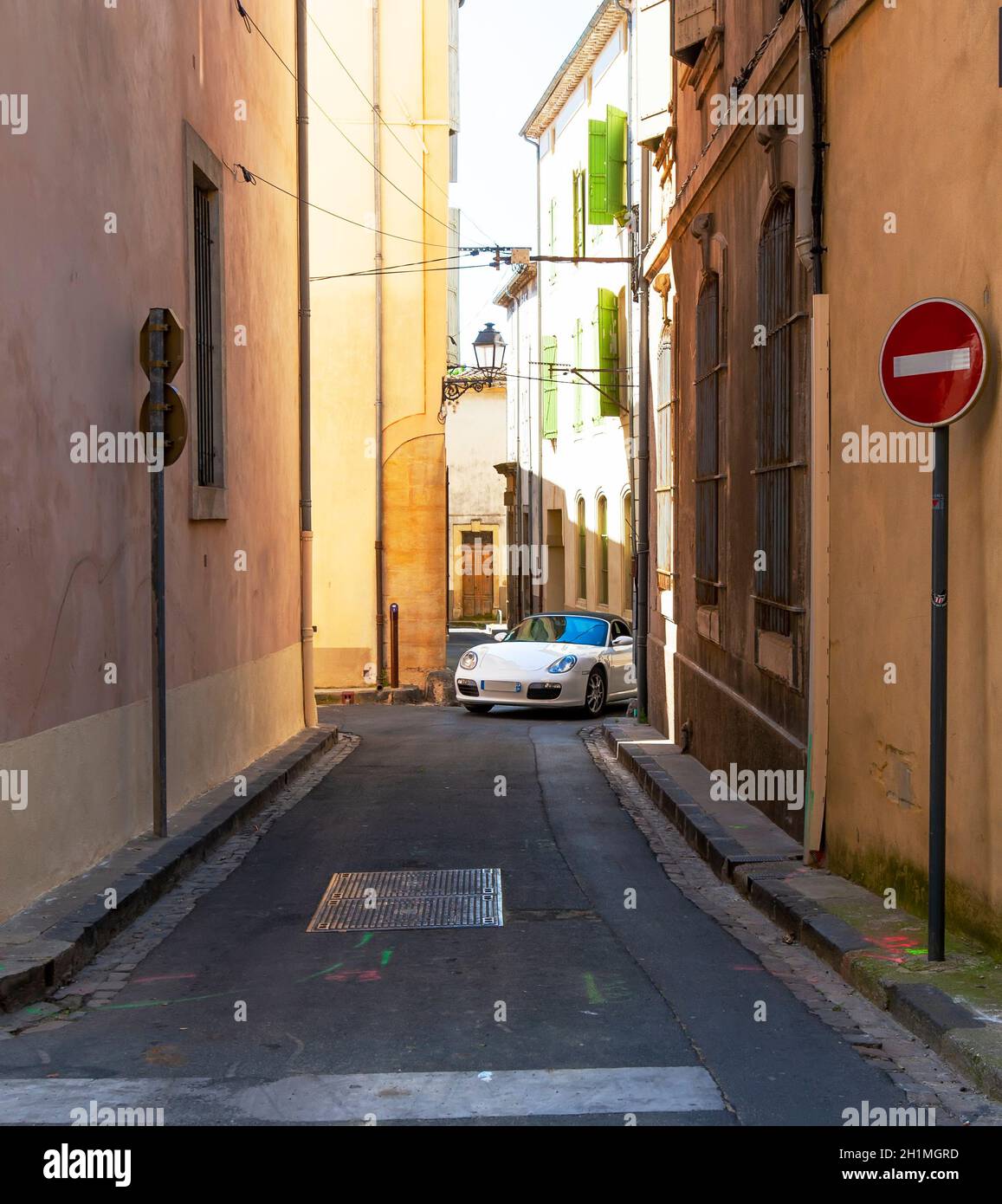 Narrow street slum street hi-res stock photography and images - Alamy