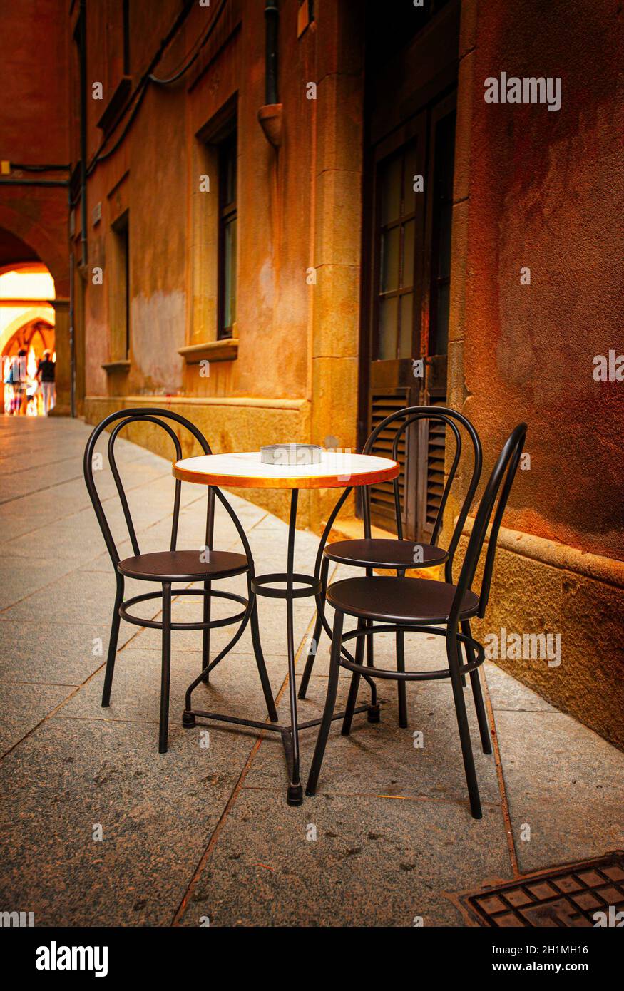 Elegant table setting sidewalk cafe hi-res stock photography and images ...