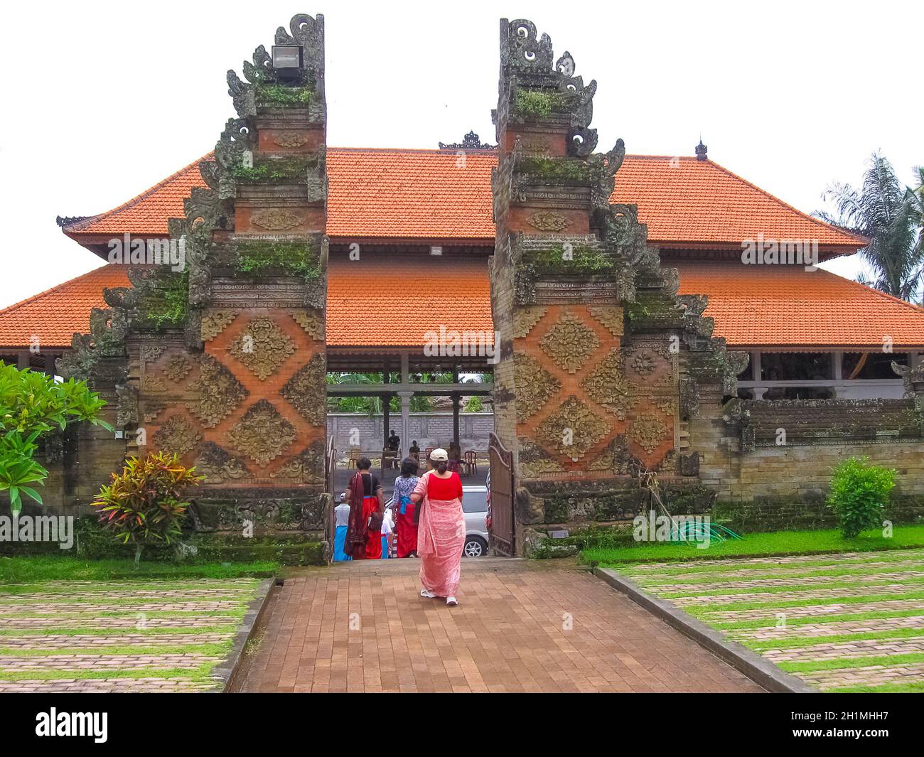 Batuan, Indonesia - December 28, 2008: The entrance at Puseh Batuan ...