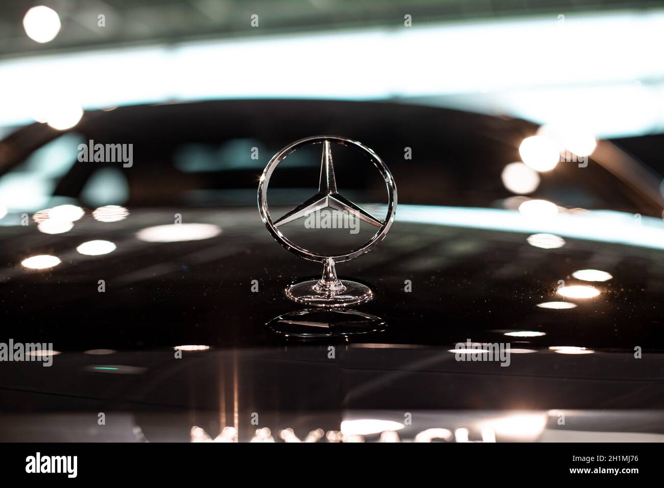 Symbol mercedes benz hi-res stock photography and images - Alamy