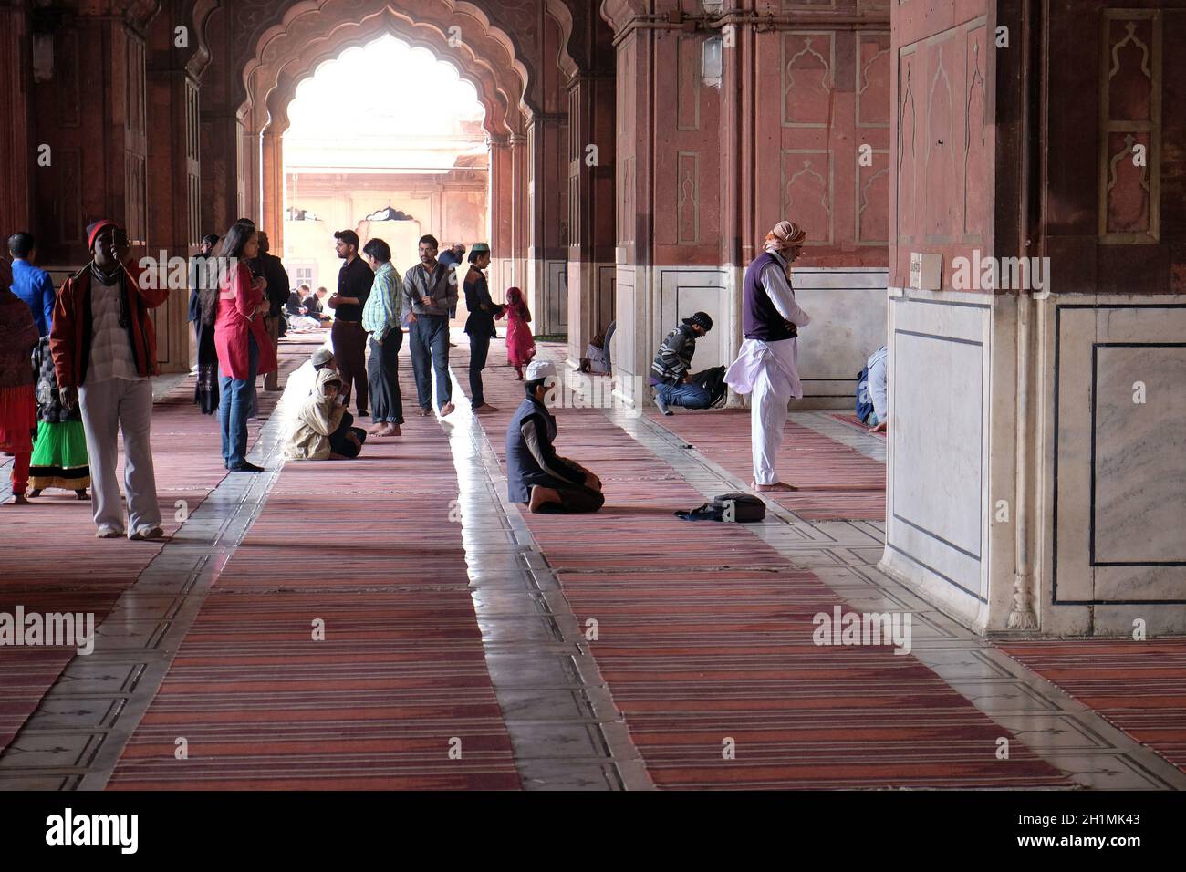 People praying at the Jama Masjid Mosque, Delhi, India Stock Photo - Alamy