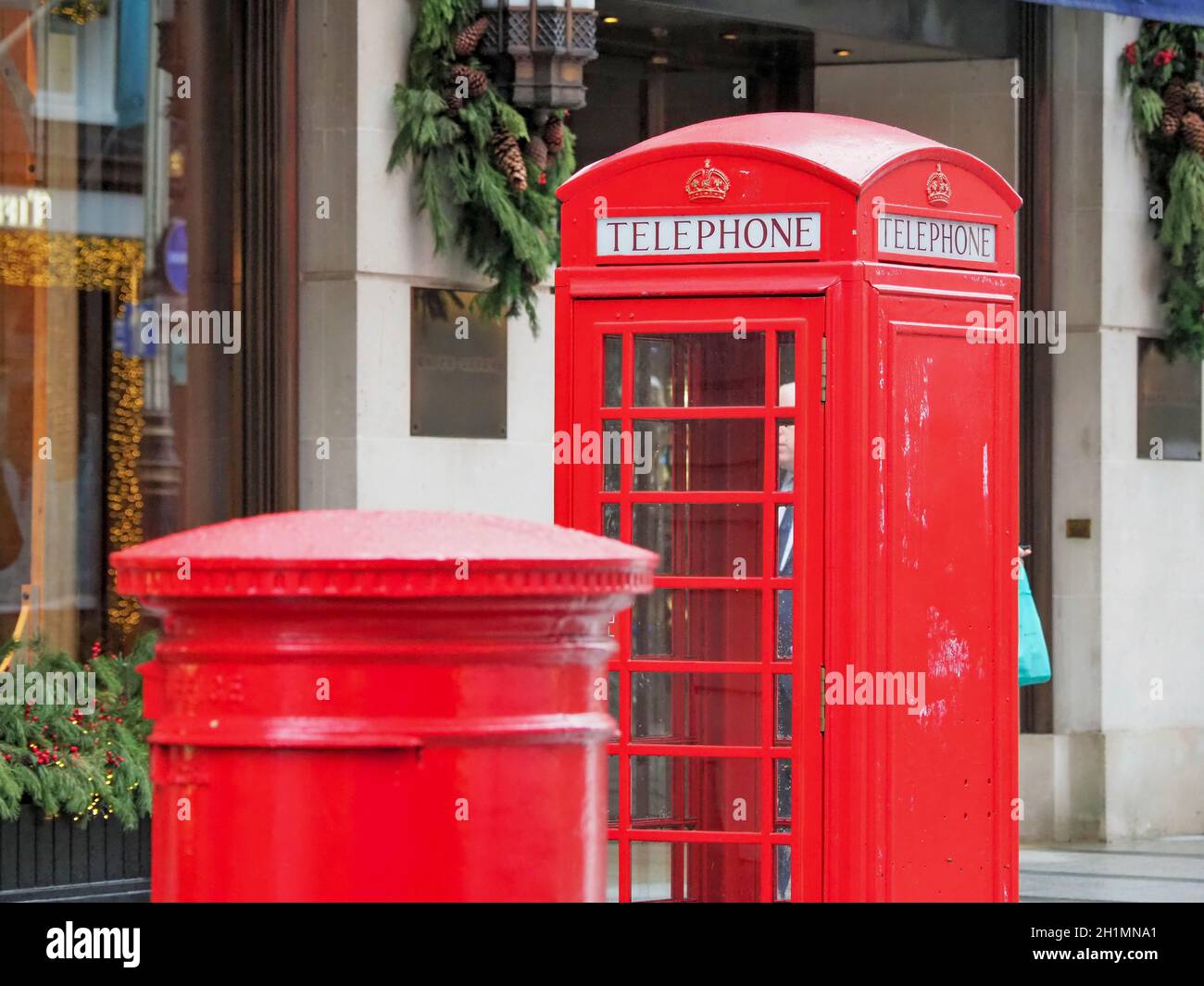 Red telephone box kiosk foreground hi-res stock photography and images ...