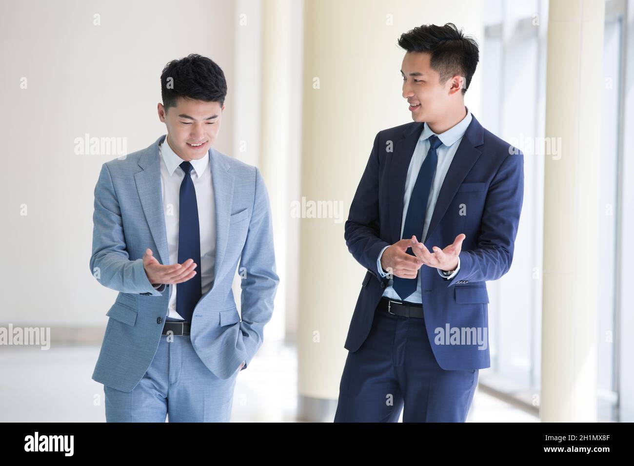 Talking things hi-res stock photography and images - Alamy