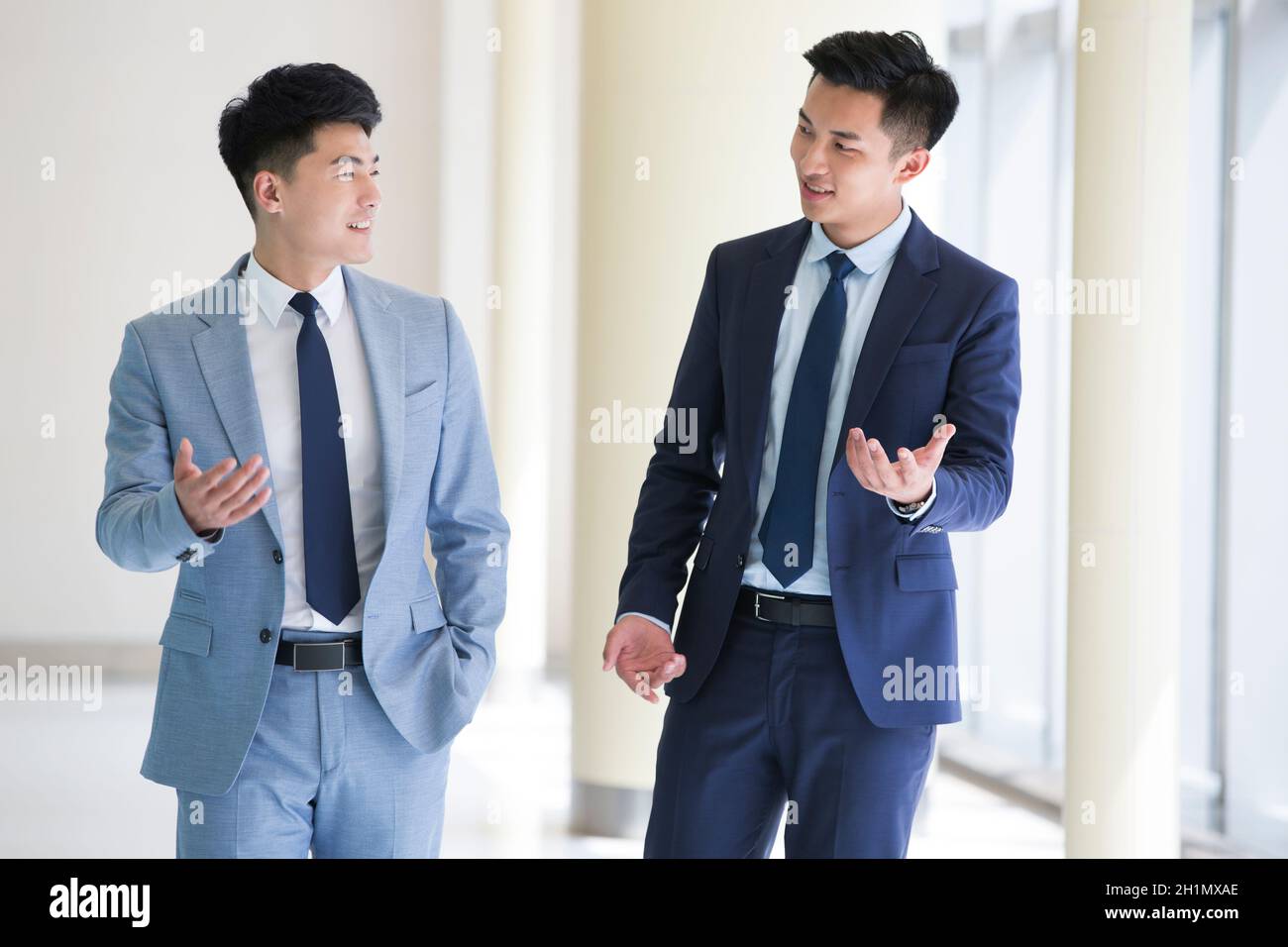 Talking things hi-res stock photography and images - Alamy