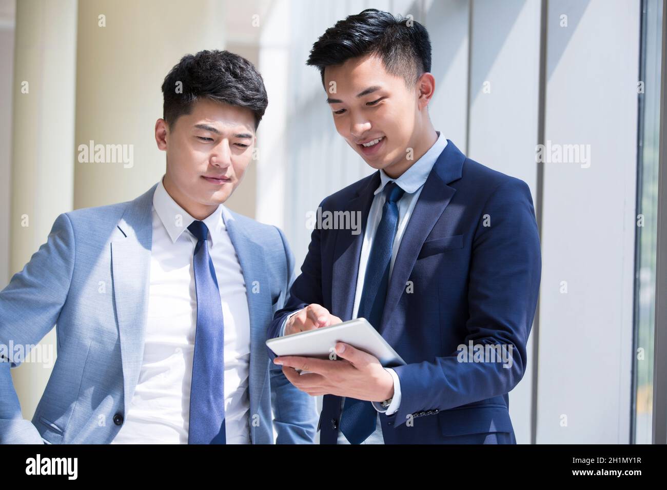 China office discussion hi-res stock photography and images - Alamy