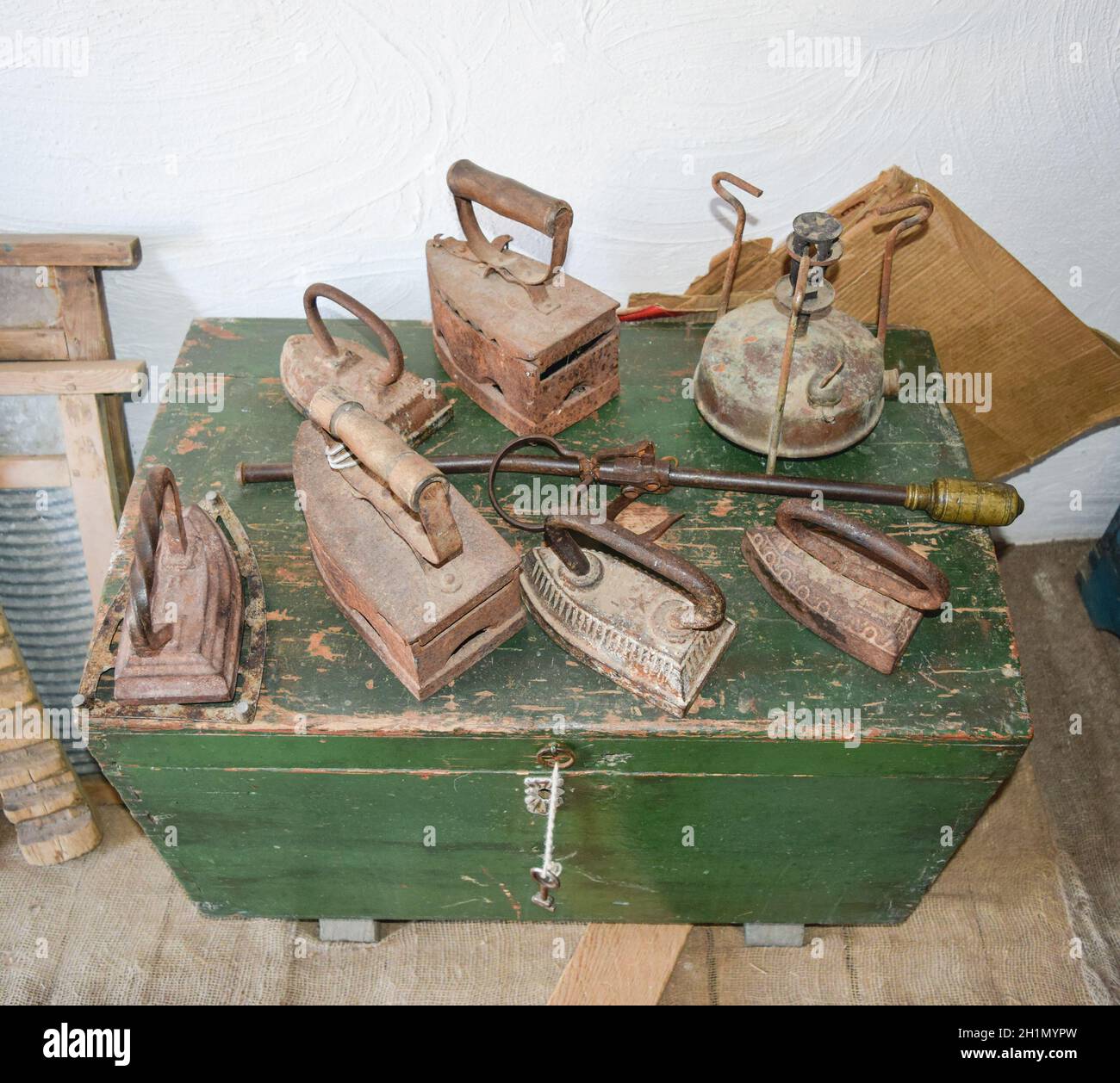 Ancient irons hi-res stock photography and images - Alamy