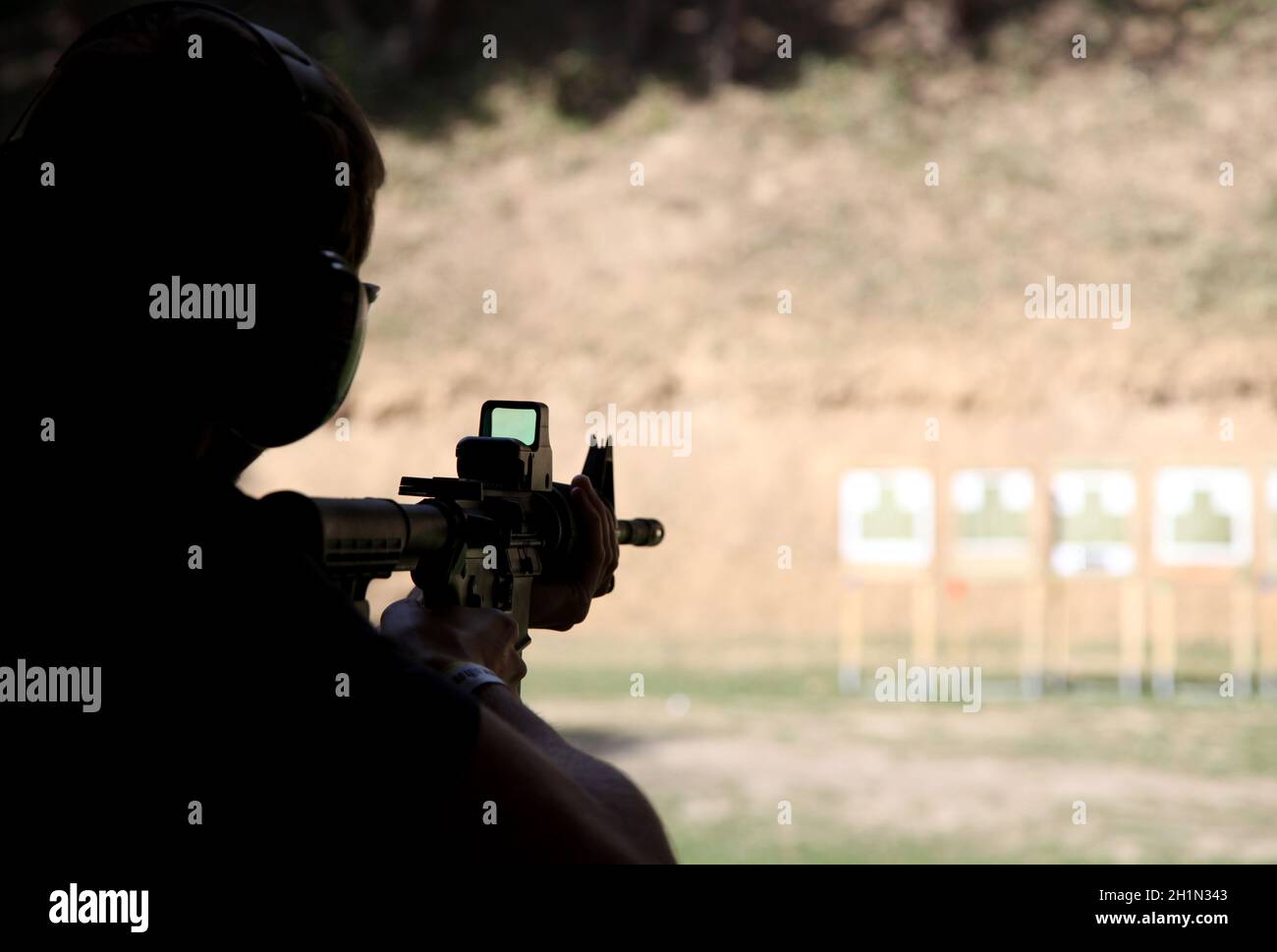 Military man shoots targets with a machine gun Stock Photo - Alamy