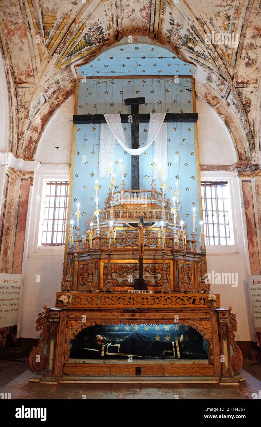 Altar of the Holy Cross in Se cathedral dedicated to Catherine of ...