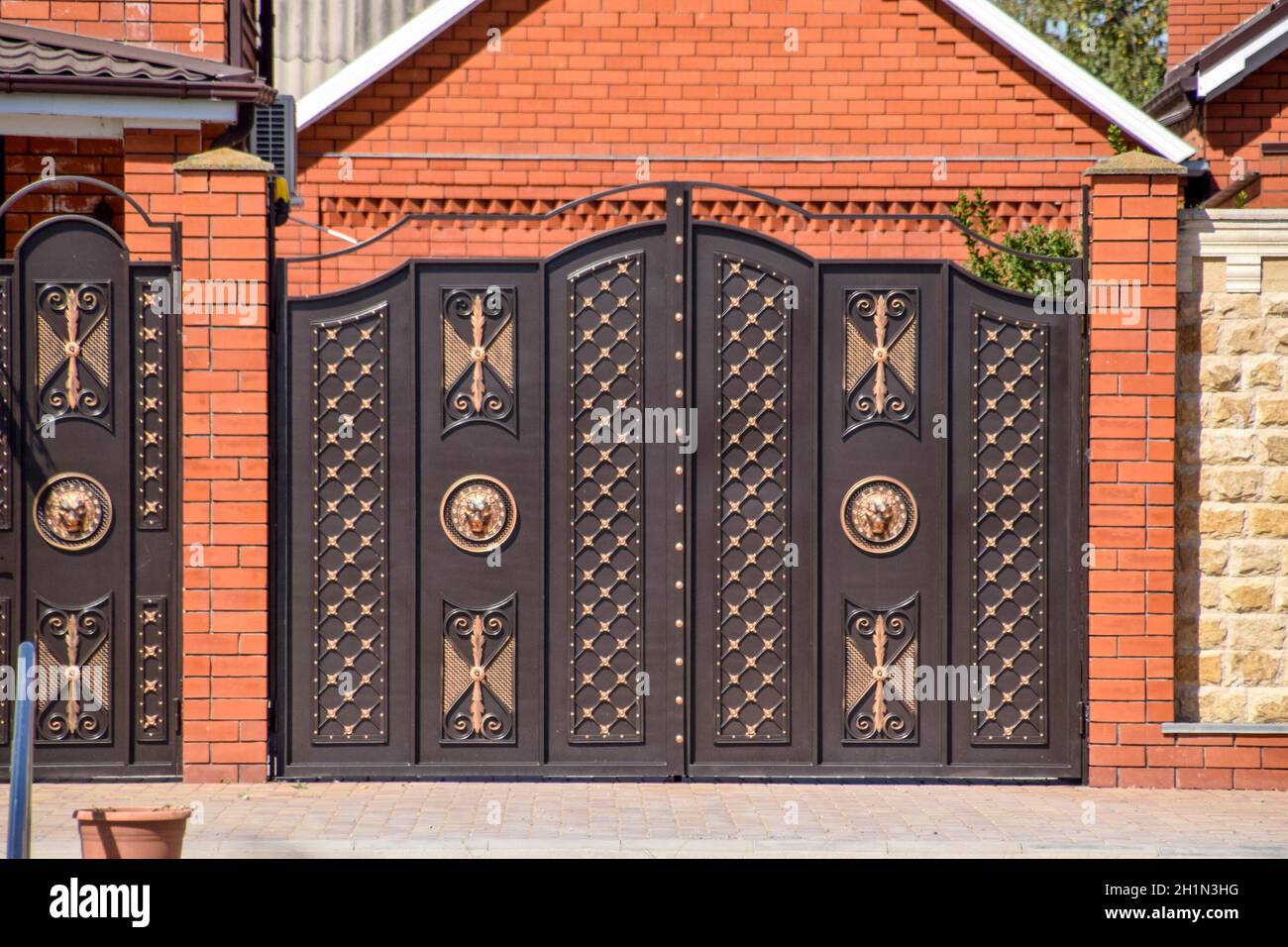 Types of gates hi-res stock photography and images - Alamy
