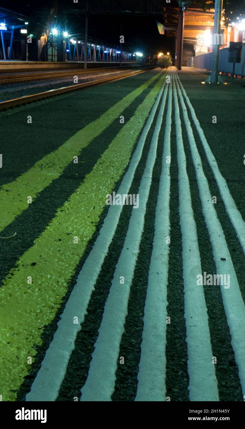 Tactile platform edge hi-res stock photography and images - Alamy