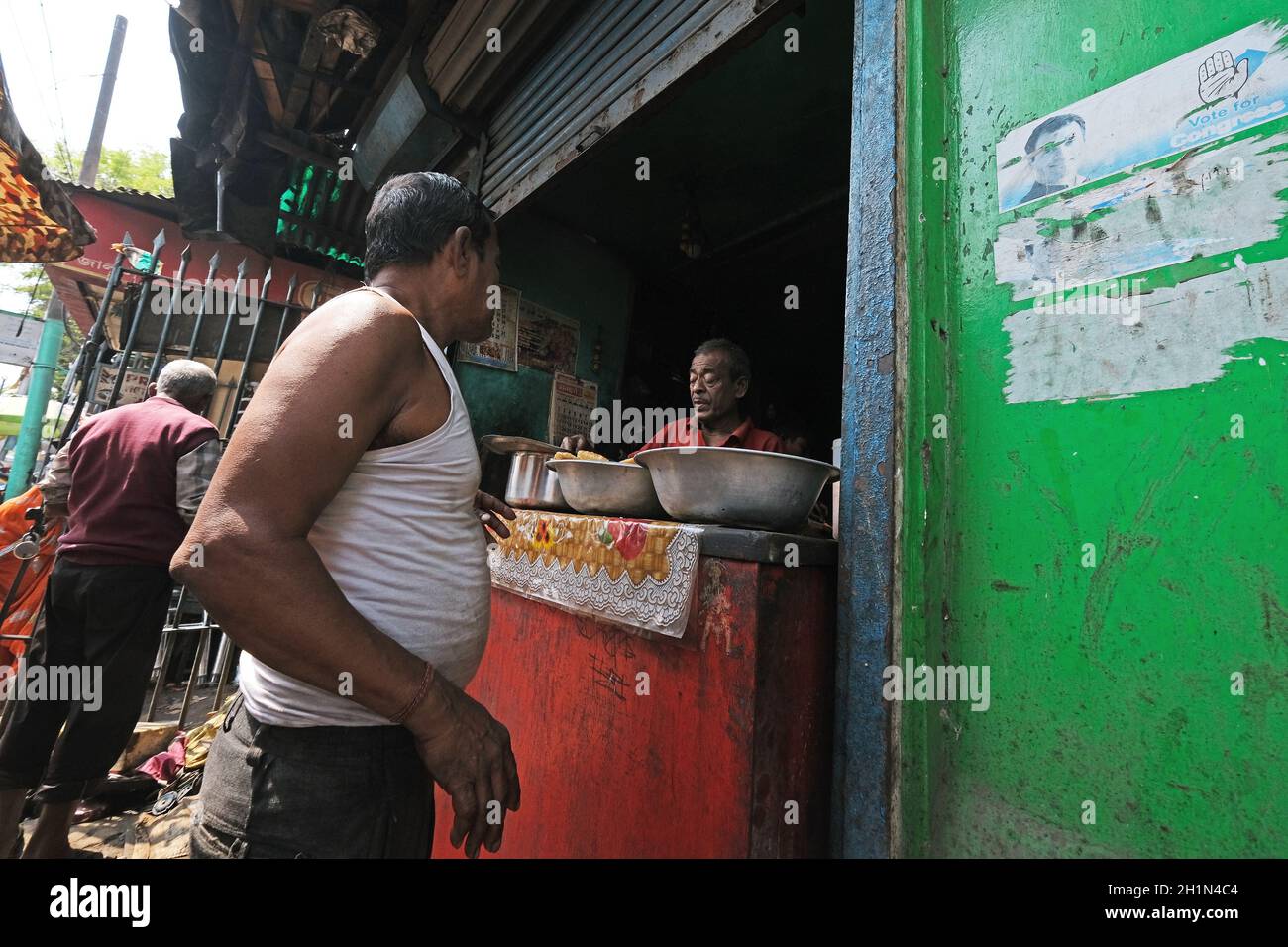 Simple street food in Kolkata, West Bengal, India Stock Photo - Alamy
