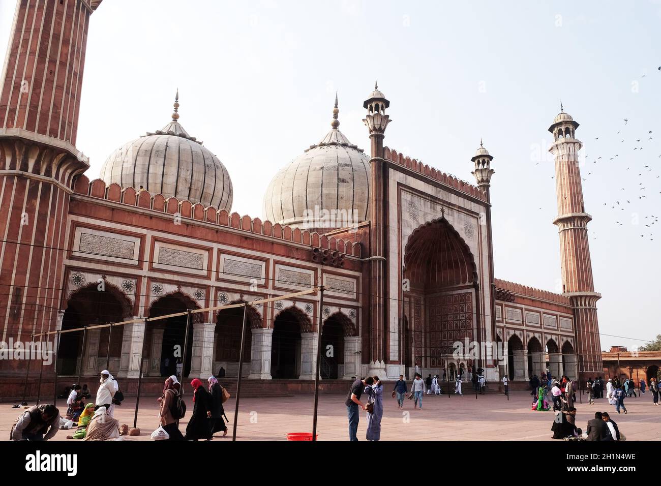 The spectacular architecture of the Great Friday Mosque (Jama Masjid ...