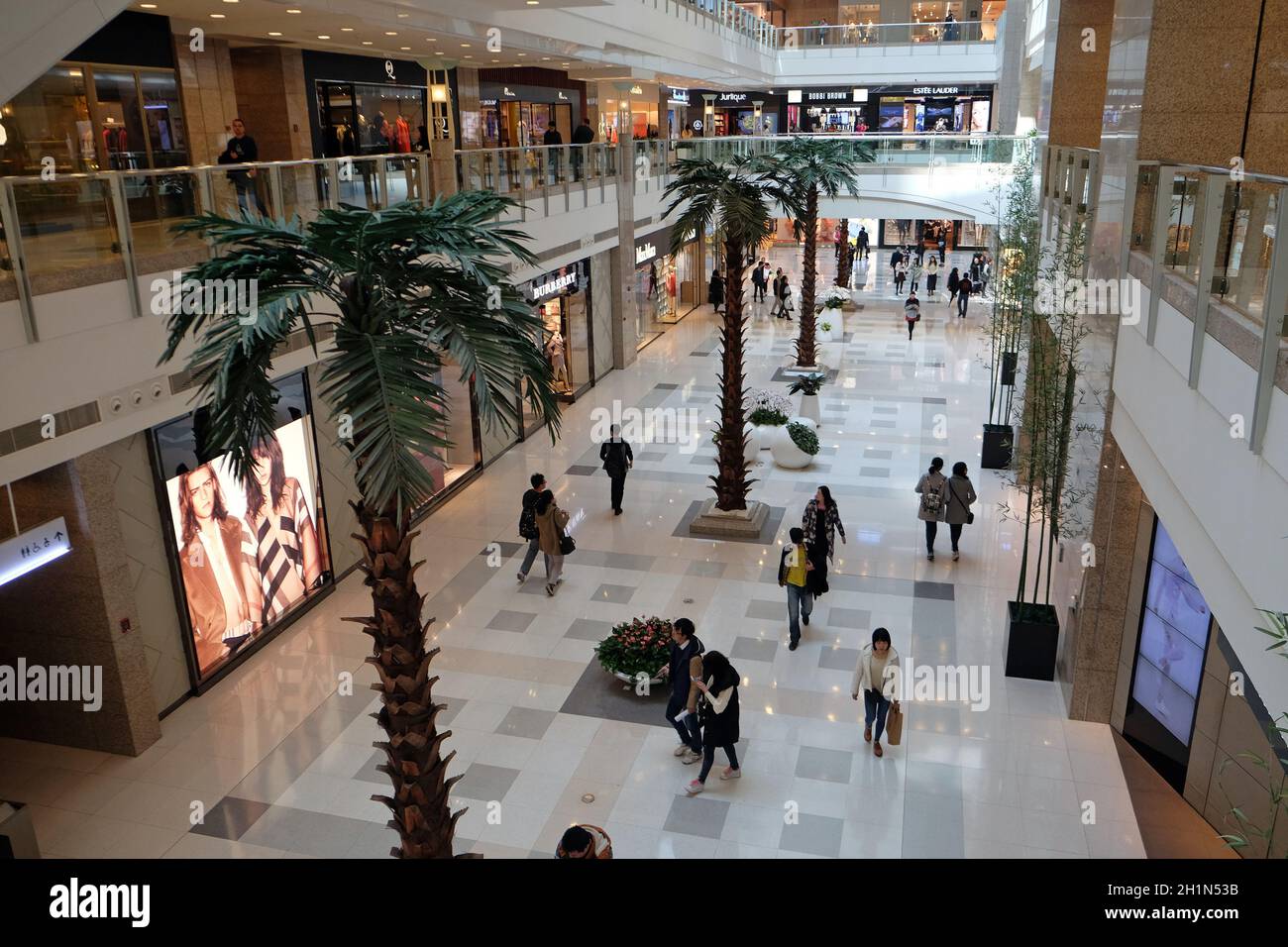 Shopping mall in Shanghai Stock Photo - Alamy