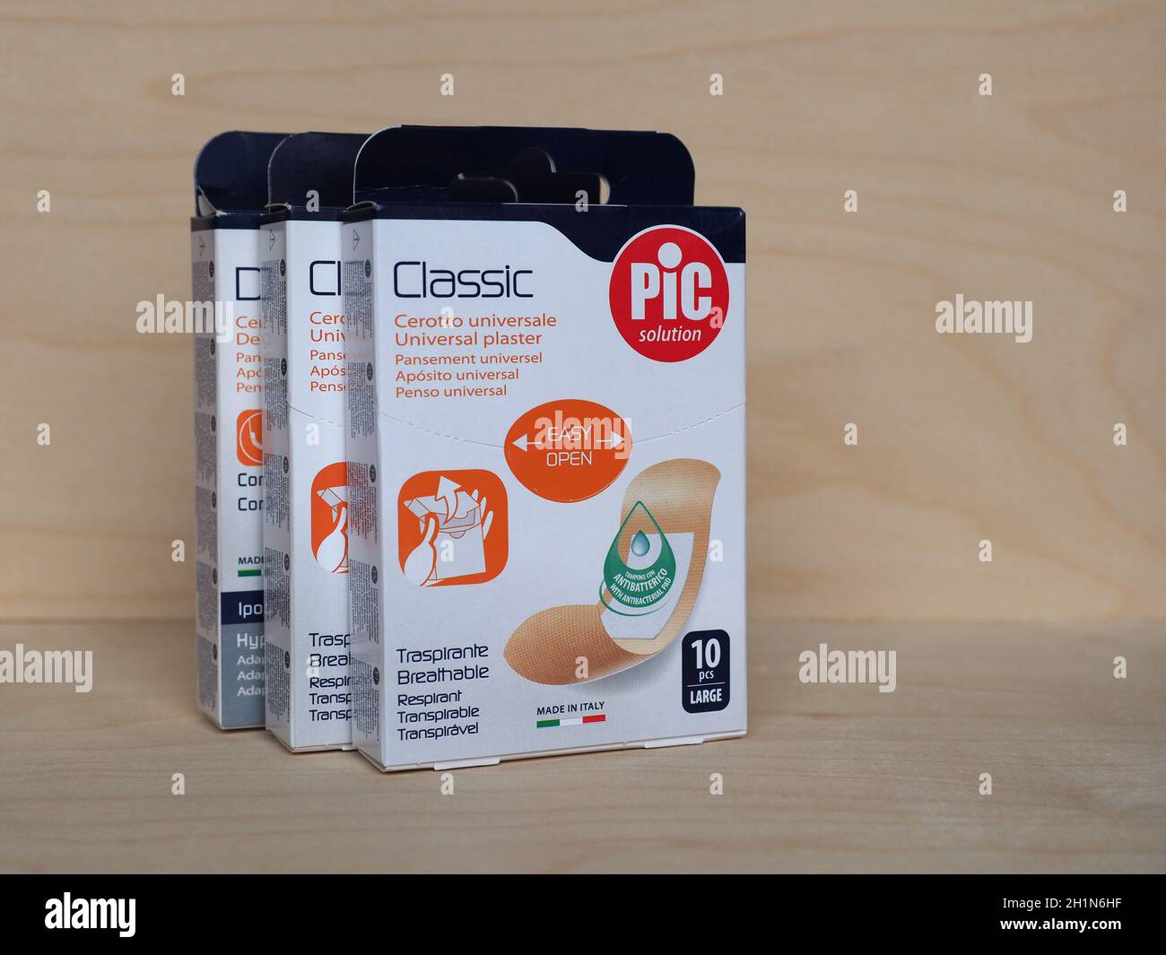 Band aids hi-res stock photography and images - Alamy