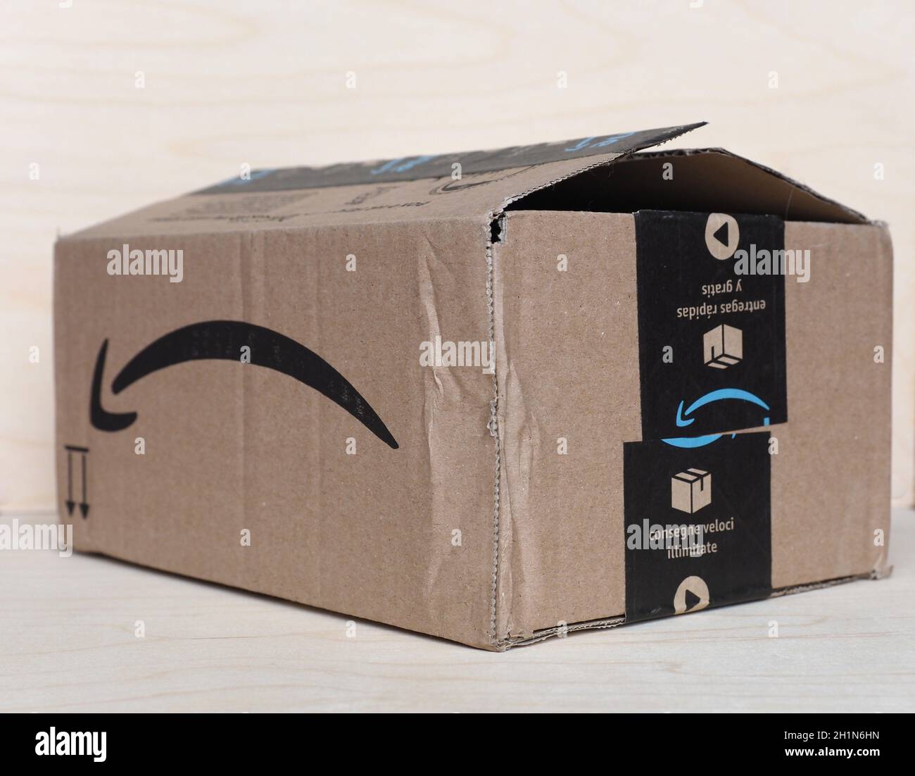 Amazon parcel hi-res stock photography and images - Alamy