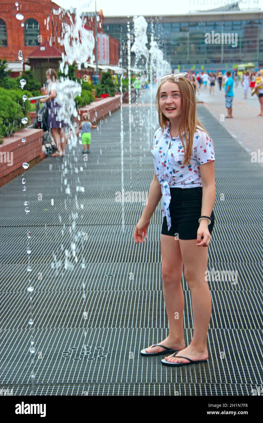 Hot weather fountain girl hi-res stock photography and images - Alamy