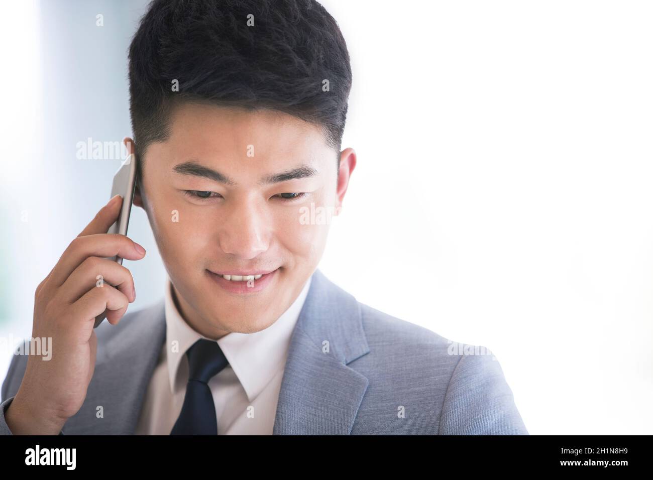 Chinese man talking on mobile phone hi-res stock photography and images ...