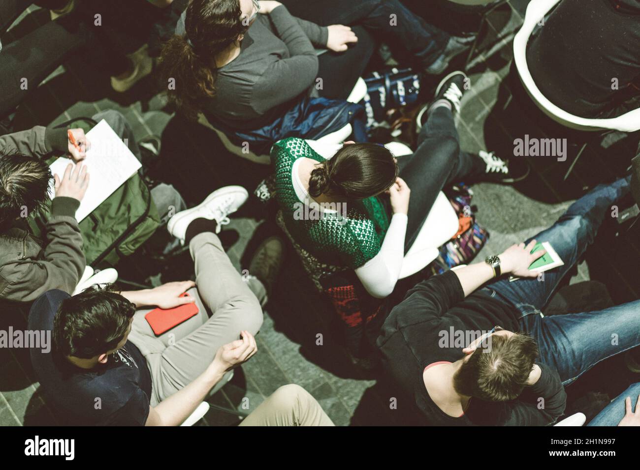 University lecture hall crowded hi-res stock photography and images - Alamy